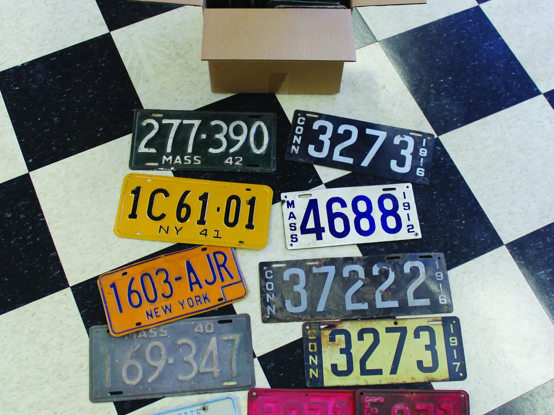 A quantity of License Plates from US and international countries ...