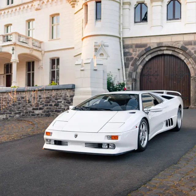 lamborghini diablo white
