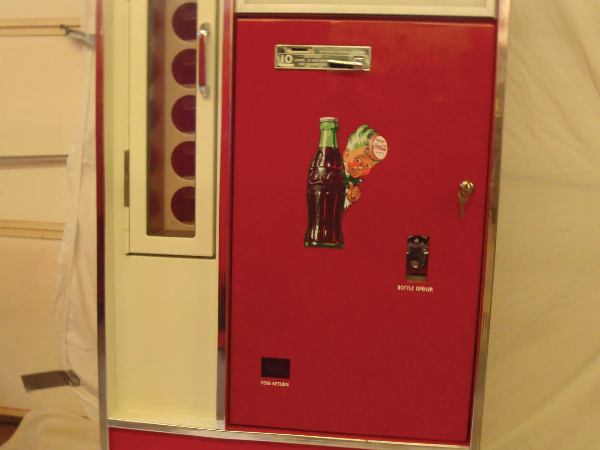 Vendo 56 Coca cola machine | Fort Lauderdale 2014 | RM Sotheby's