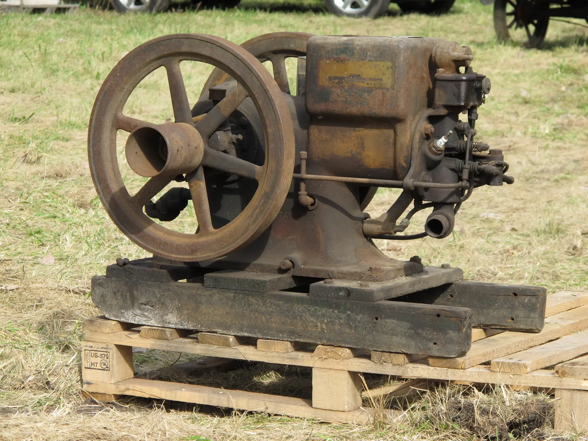 McCormick Deering hit & miss engine | The Lee Roy Hartung Collection ...