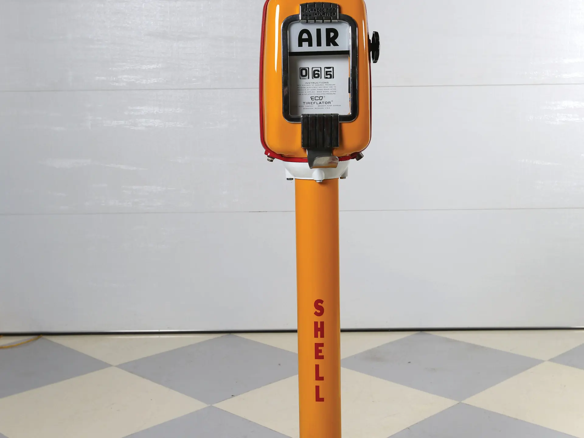 Eco Tireflator Air Dispenser | Auburn Fall 2015 | RM Sotheby's