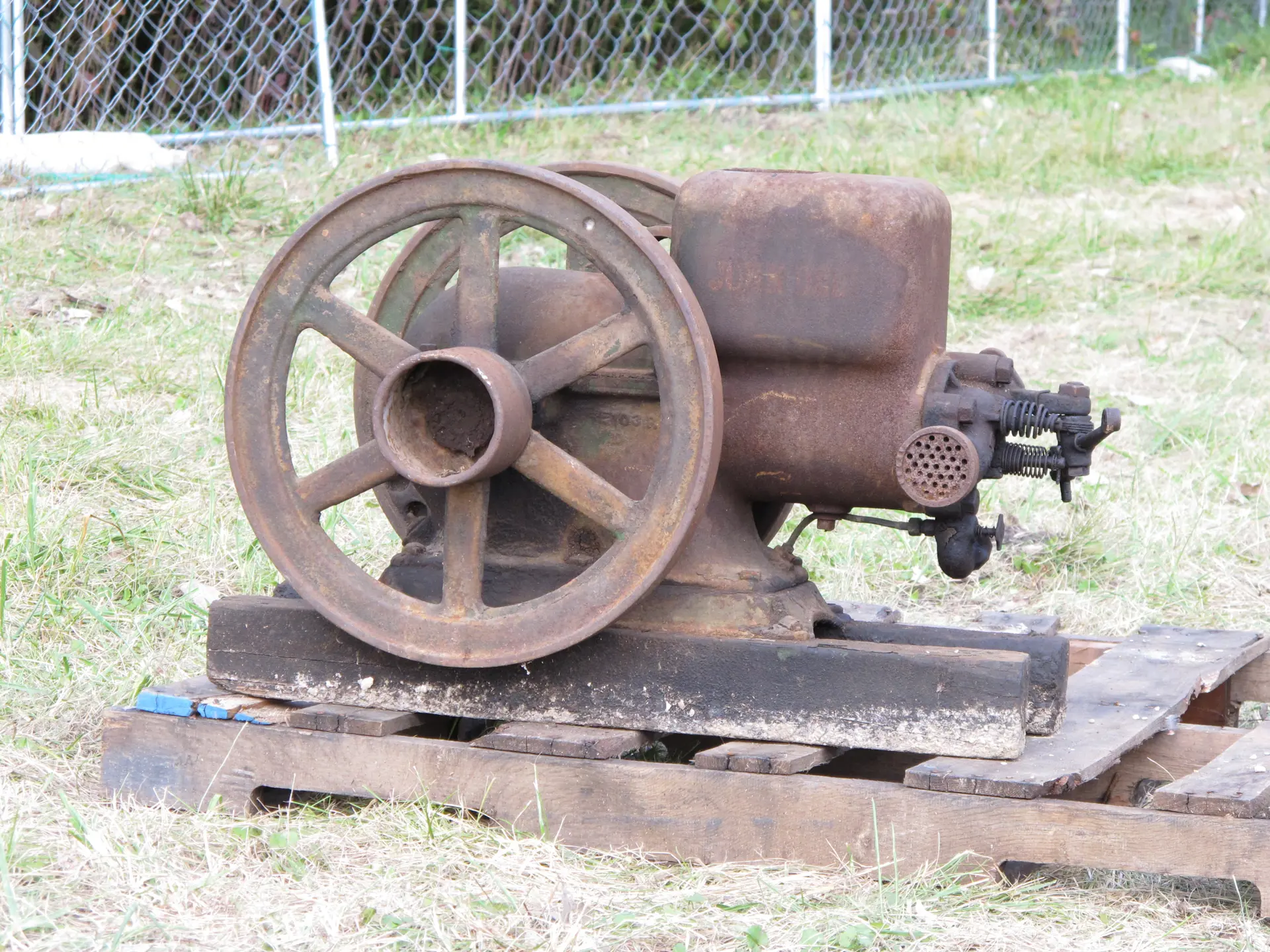 John Deere hit & miss engine - 1 1/2hp | The Lee Roy Hartung Collection ...