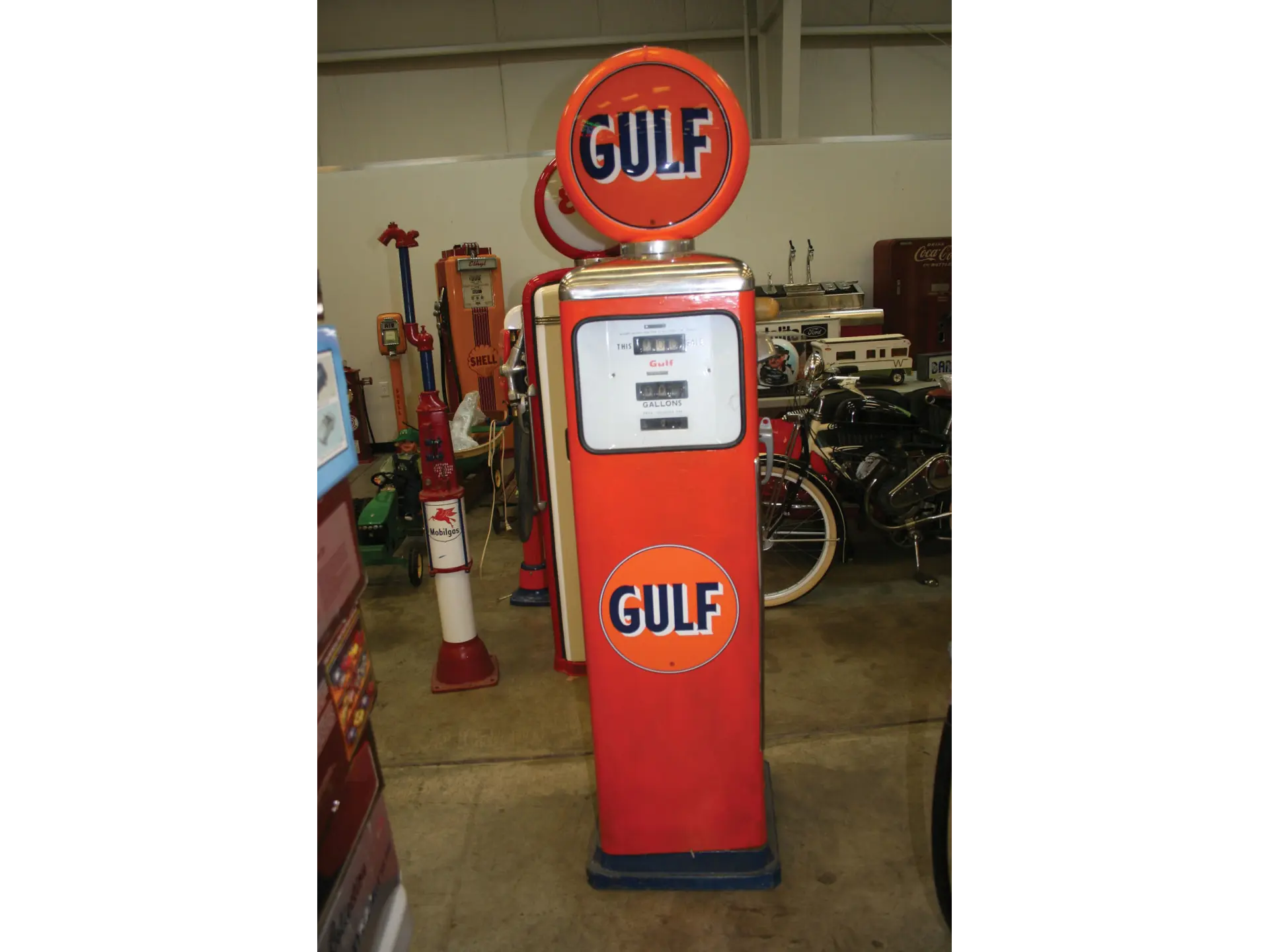 Gulf Gas Pump | Auburn Fall 2015 | RM Sotheby's