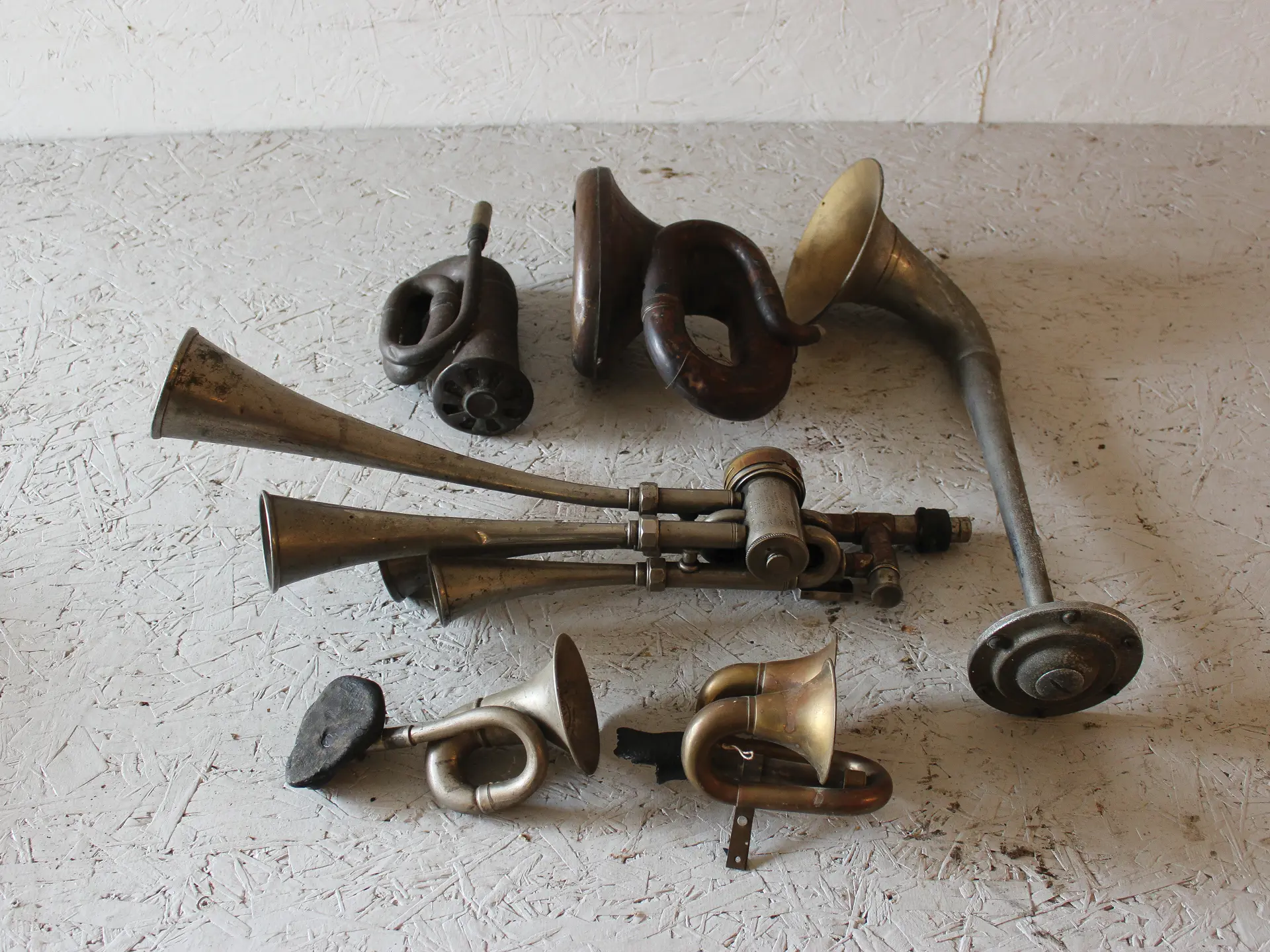 Testaphone and Assorted Antique Car Horns | Auburn Spring 2018 | RM ...