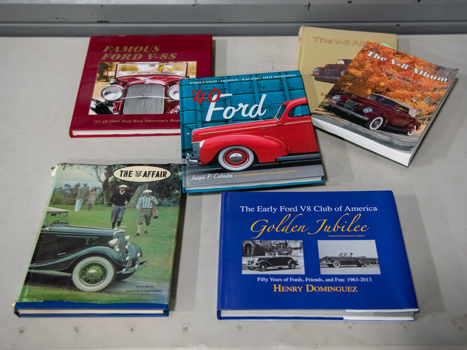 Ford V-8 Books | Auburn Fall 2021 | RM Sotheby's
