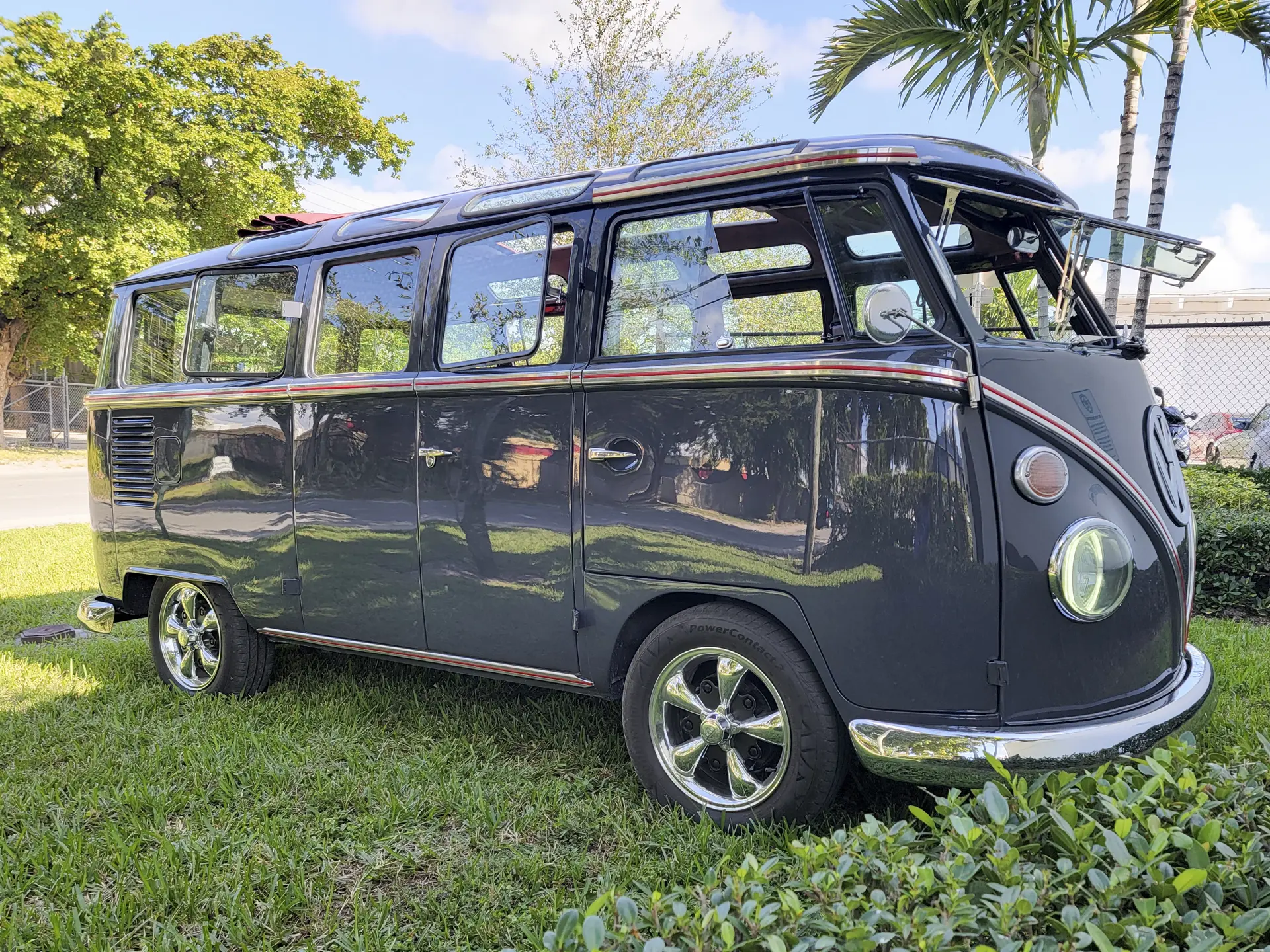 1974 Volkswagen Type 2 Custom | Fort Lauderdale 2022 | RM Sotheby's