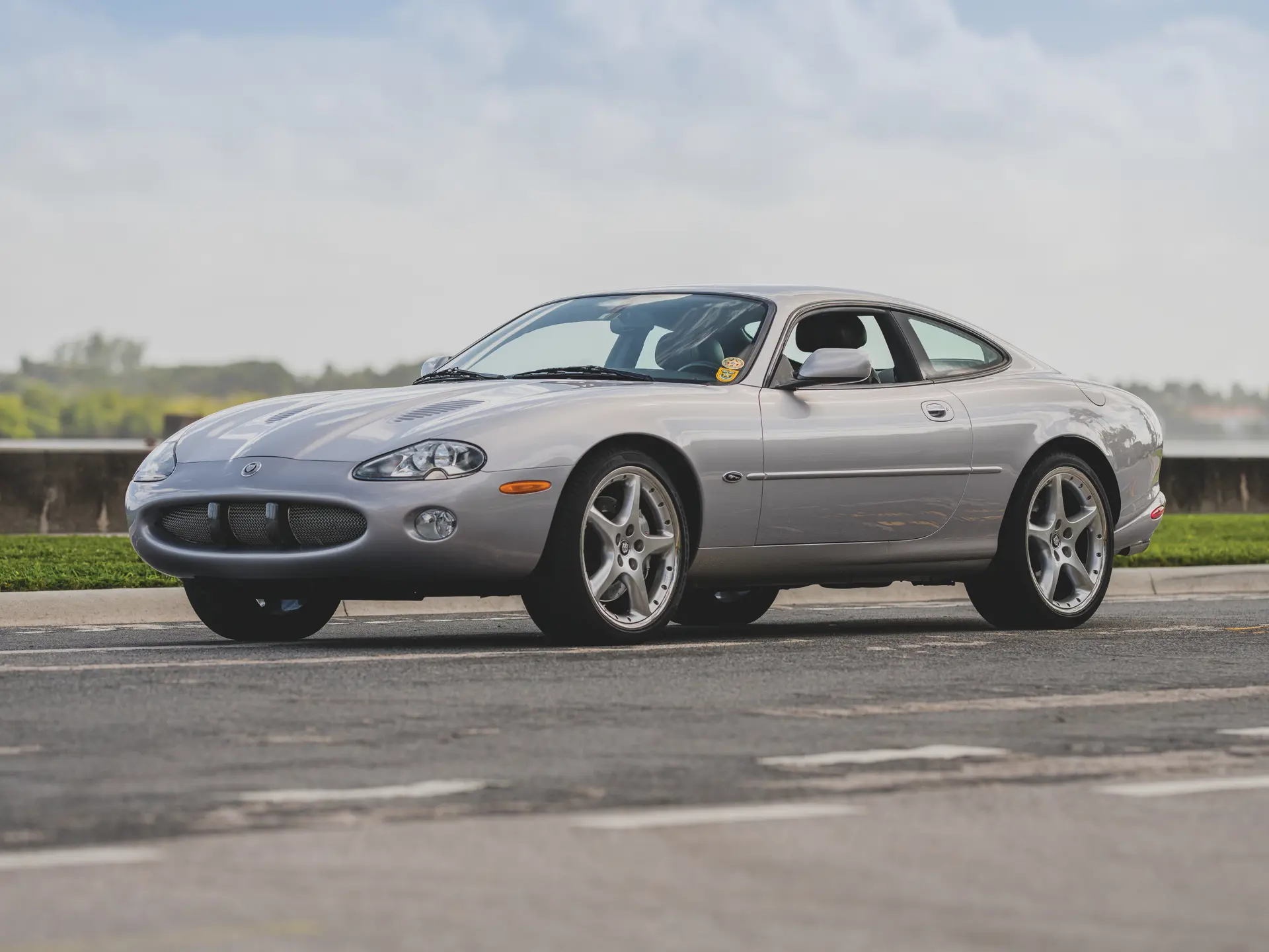2001 xkr