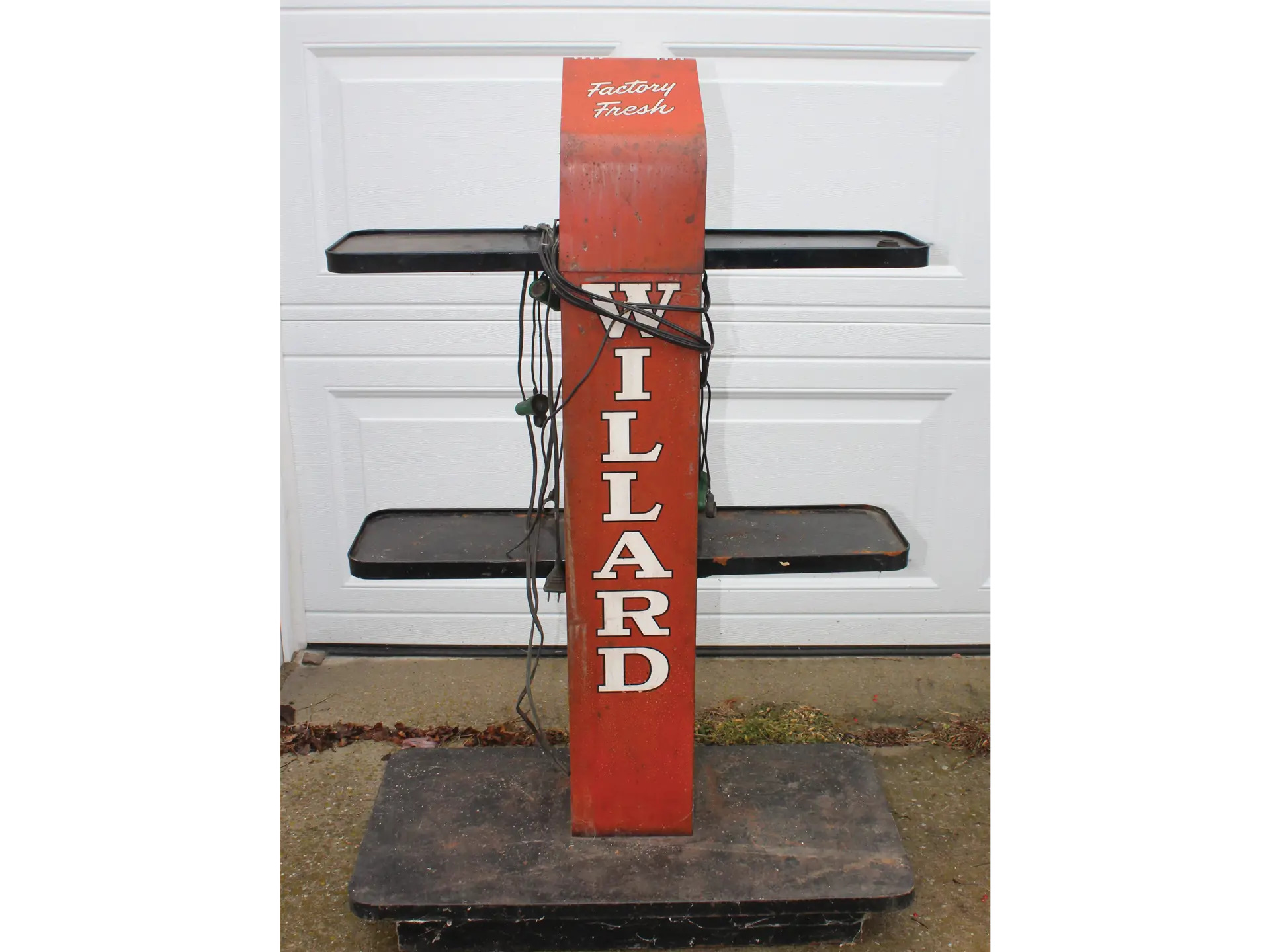 Willard Battery Recharging Station | Auburn Spring 2018 | RM Sotheby's