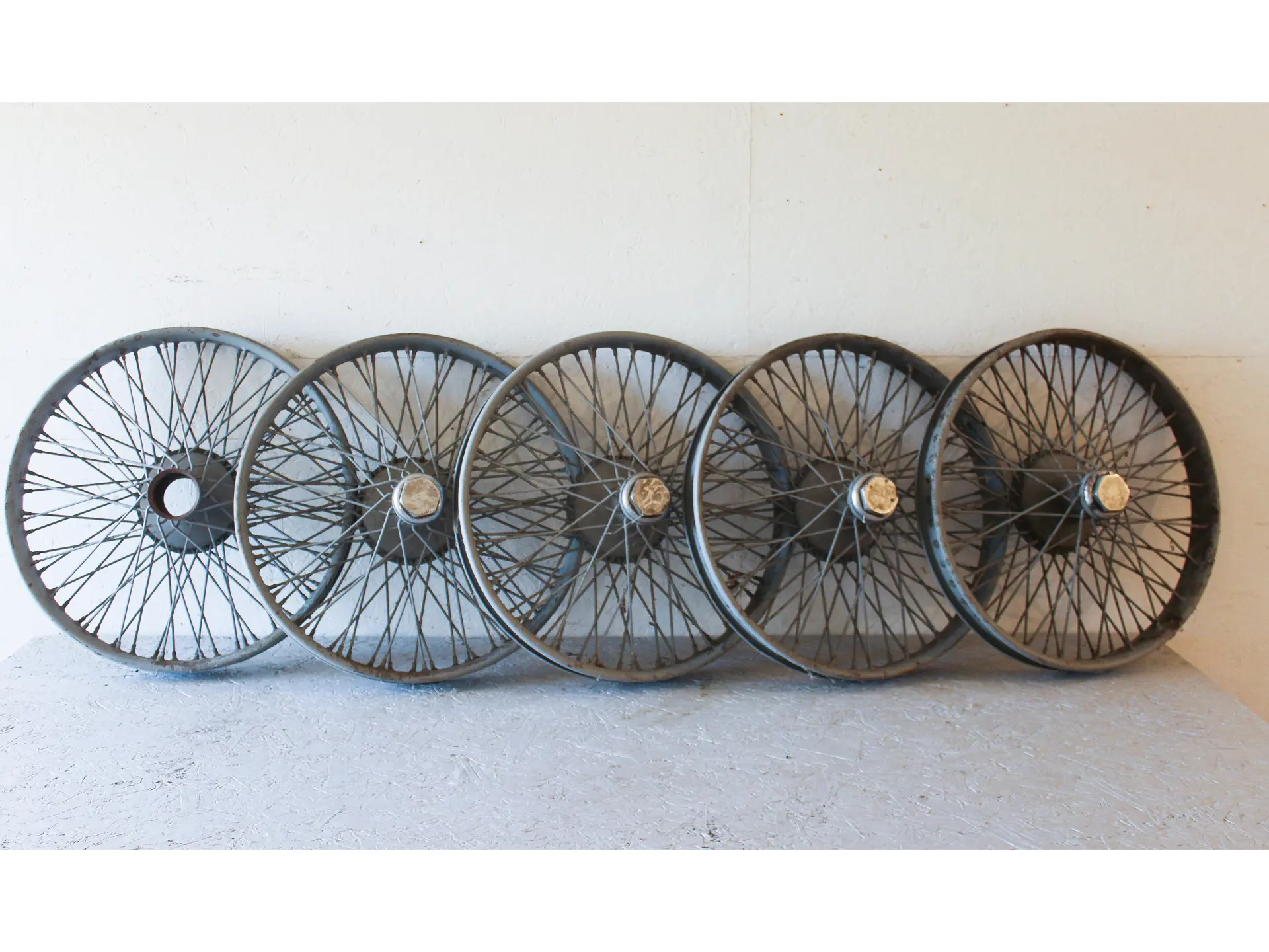 Dayton 24-inch Clincher-Style Wire Wheels with Hubs | Auburn Spring ...