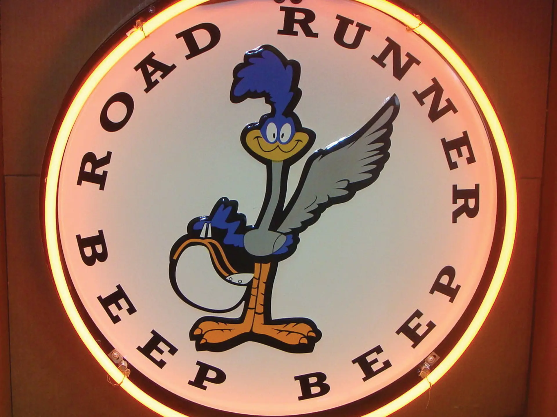 24 Inch Round Road Runner Neon with Canister | Auburn Fall 2011 | RM ...