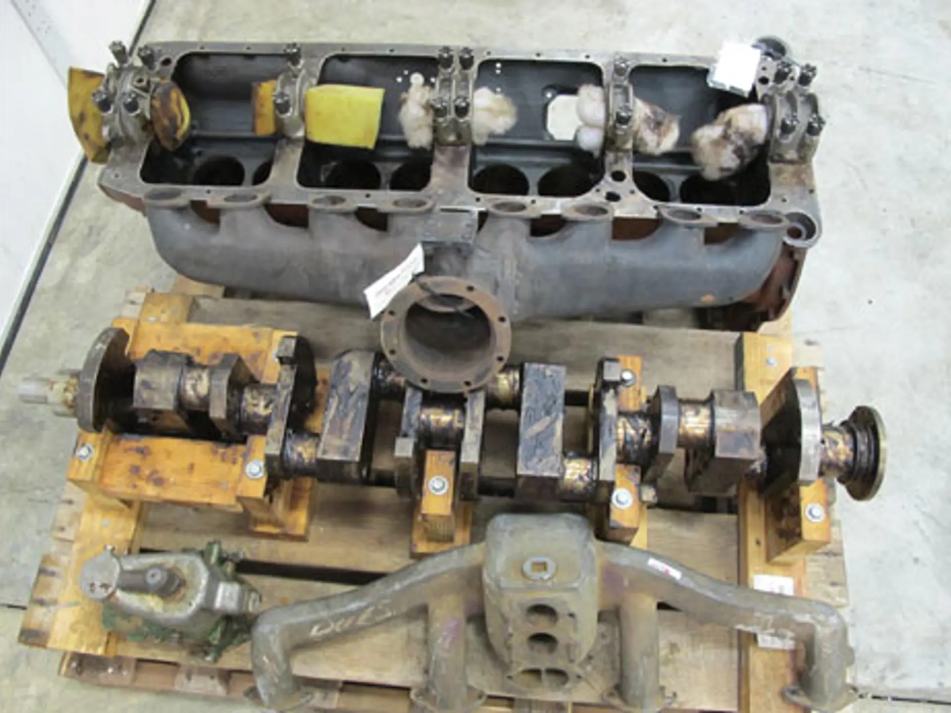 Duesenberg Model J/Engine parts 33 pieces/Crank shaft #387/Bell housing ...