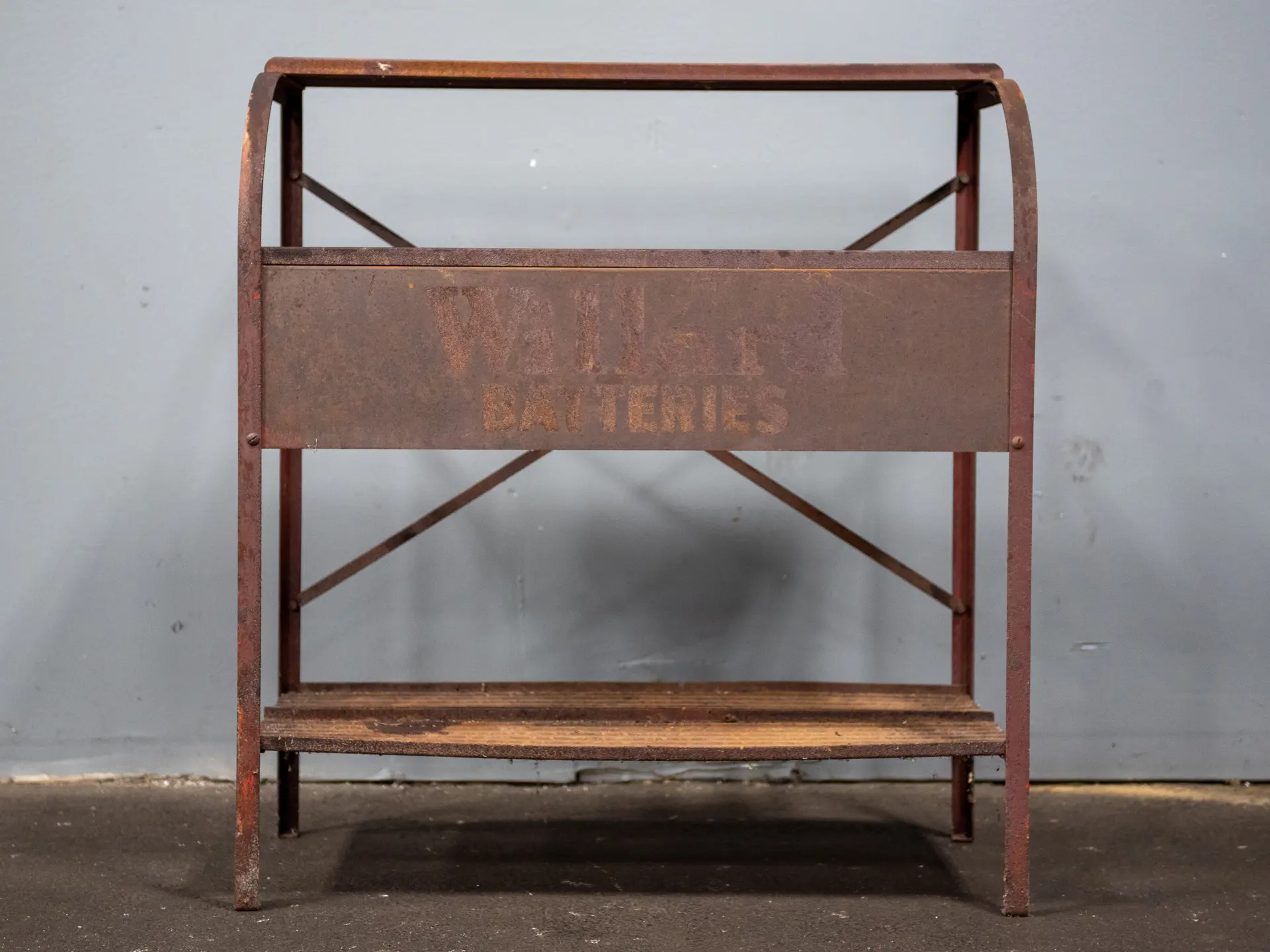 Willard Batteries Shelf | Auburn Fall 2021 | RM Sotheby's
