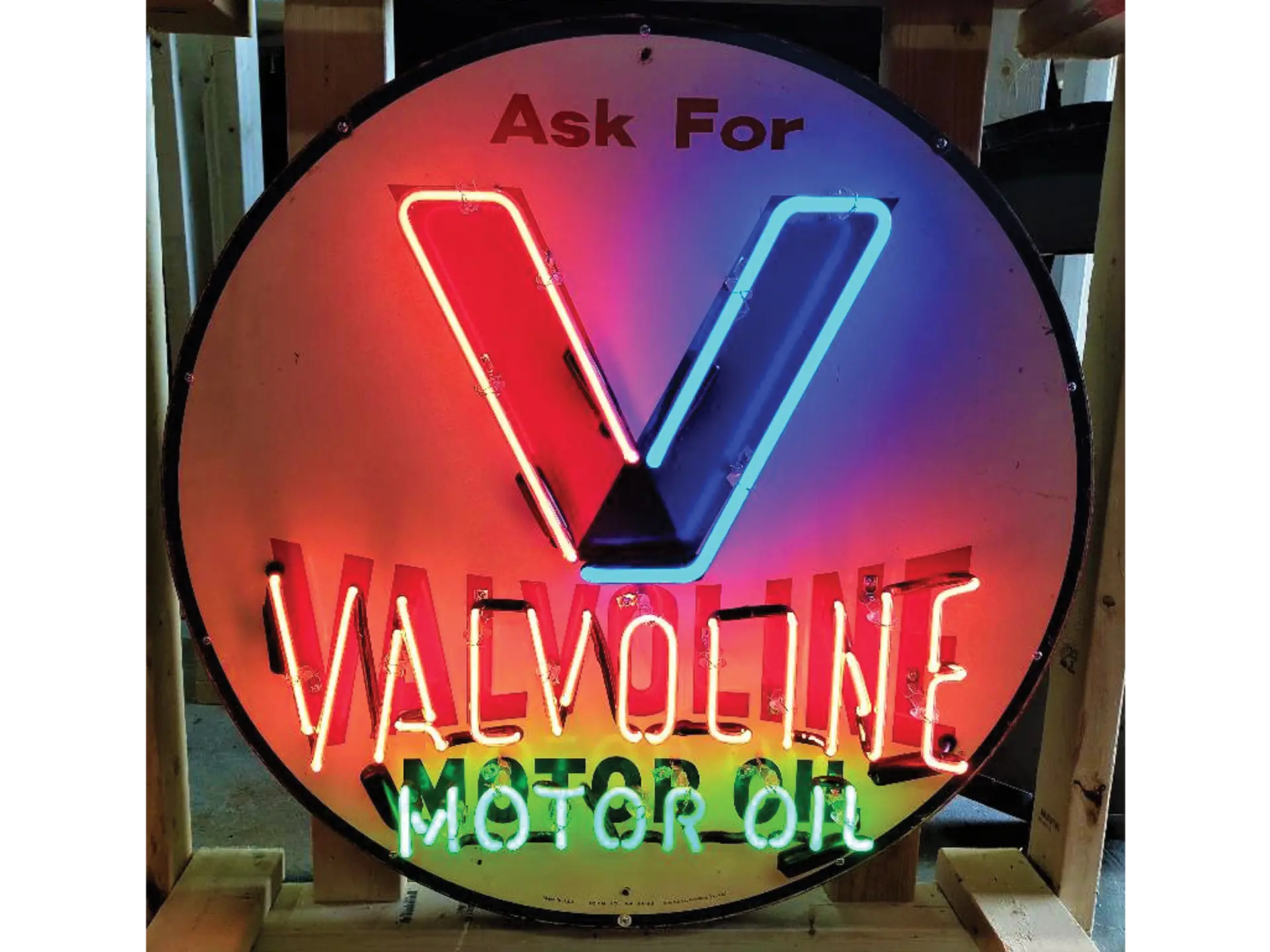 Valvoline Neon Tin Sign | Auburn Fall 2018 | RM Sotheby's