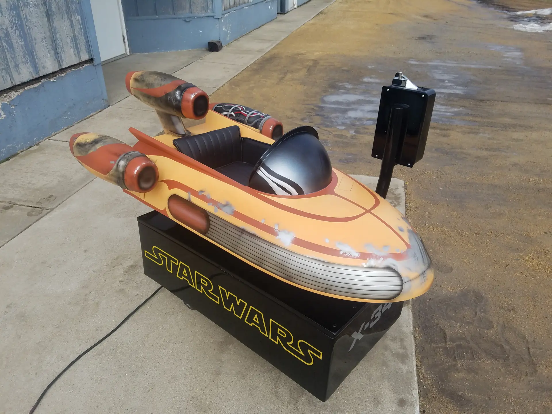Star Wars X-34 Landspeeder Factory-Original Coin-Operated Kiddie Ride ...
