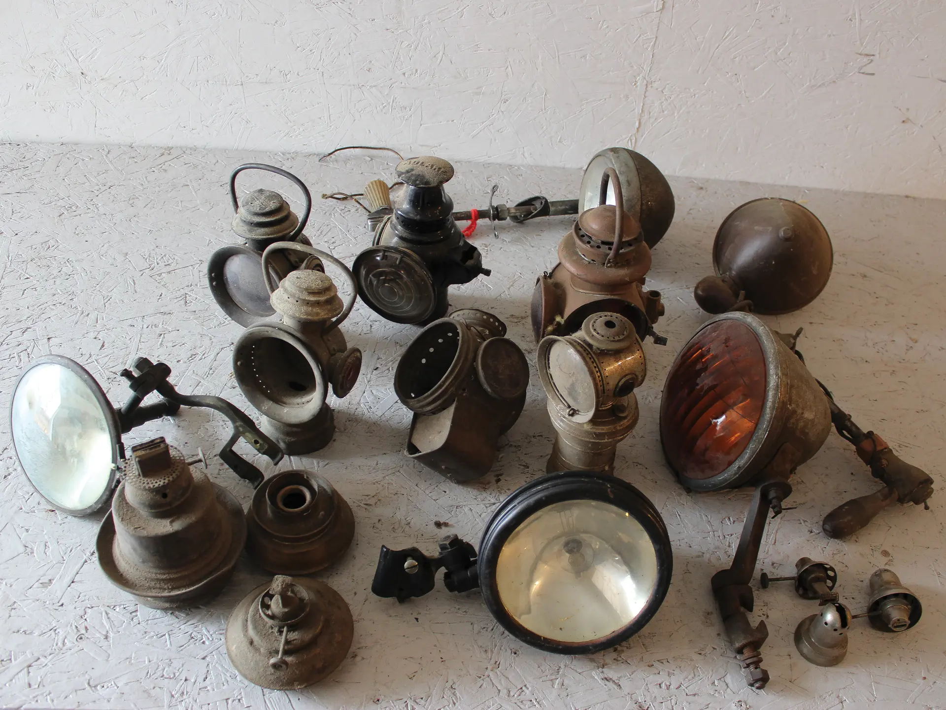 Antique Lamps and Spotlights | Auburn Spring 2018 | RM Sotheby's