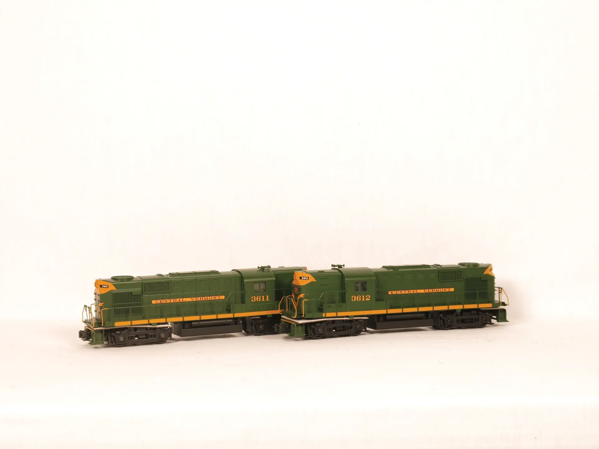 Two Weaver O Gauge Central Vermont Alco RS-11/RSD-12 Diesel Locomotives ...