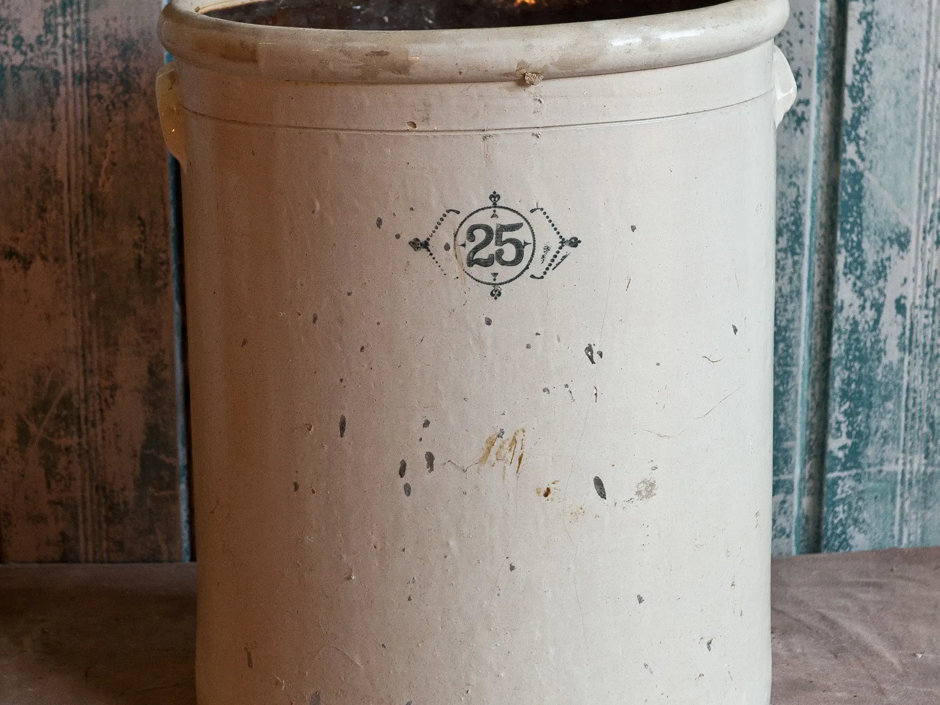 25-gallon Crock | The Lee Roy Hartung Collection | RM Sotheby's
