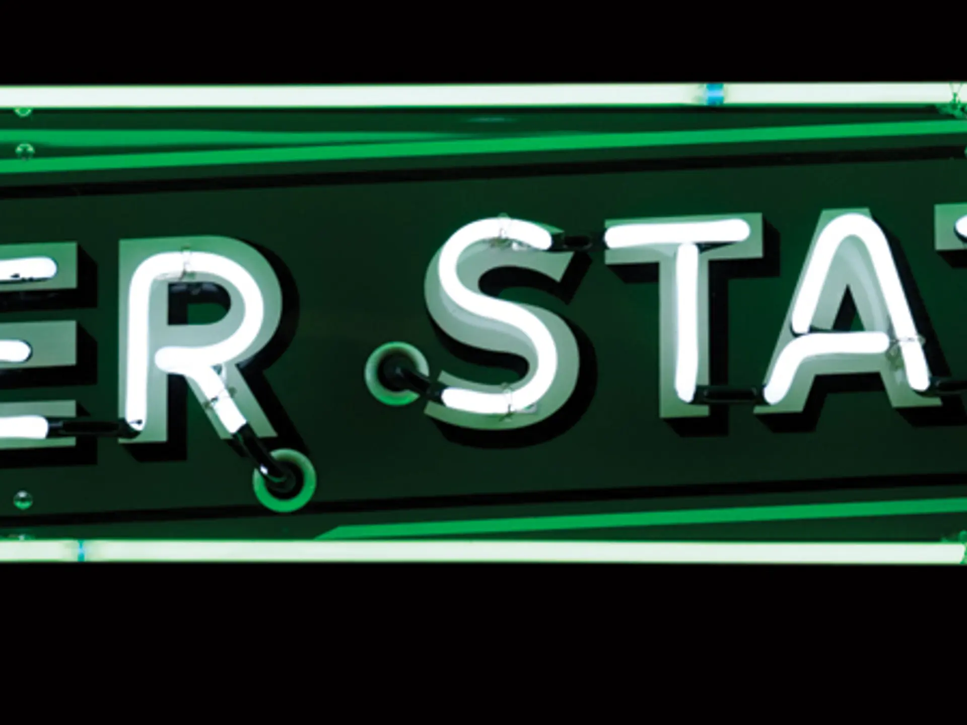 Quaker State Oil Neon Sign | Vintage Motor Cars of Hershey 2009 | RM ...