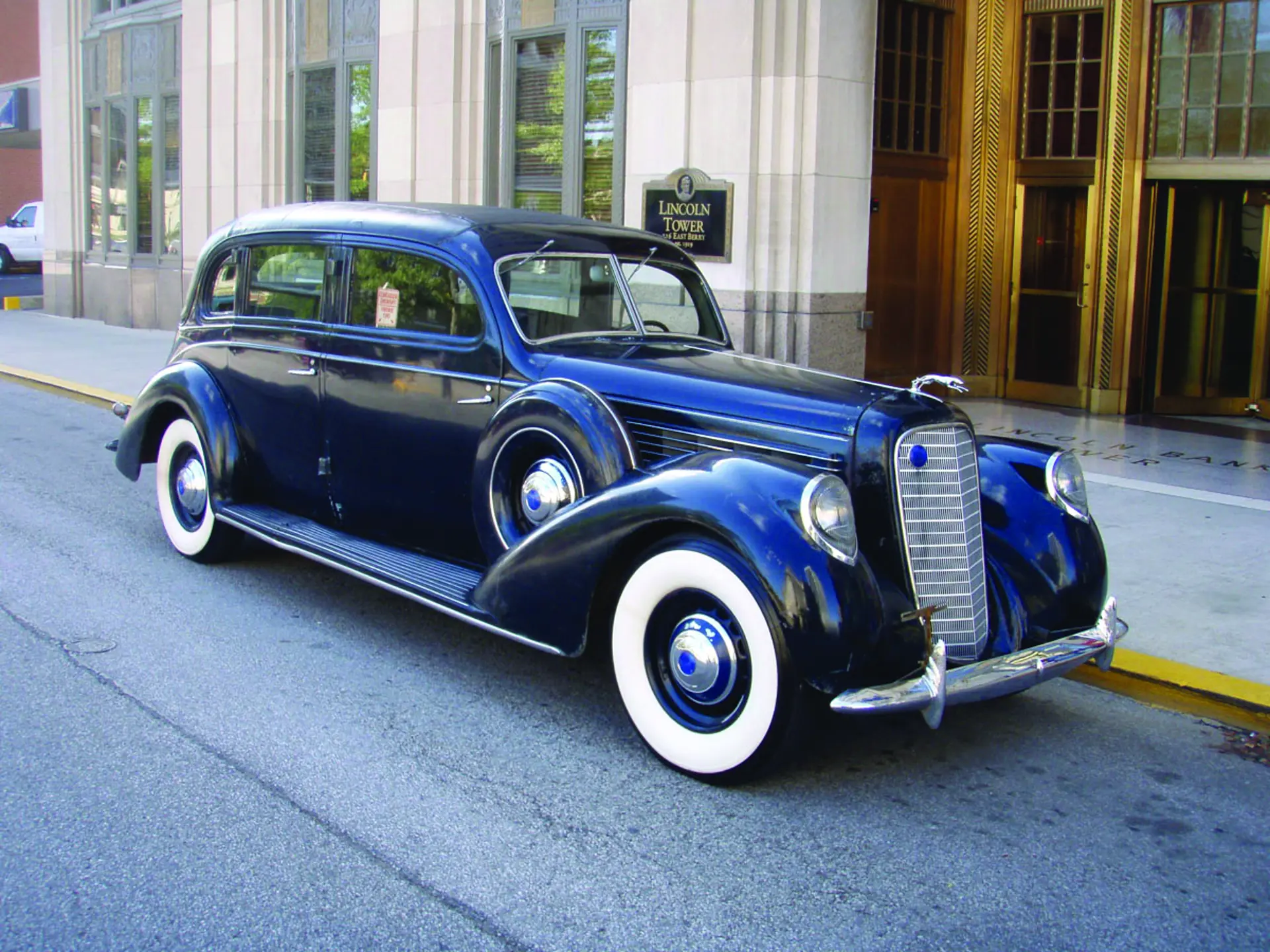 1939 Lincoln Judkins Berline | Auburn Fall 2010 | RM Sotheby's