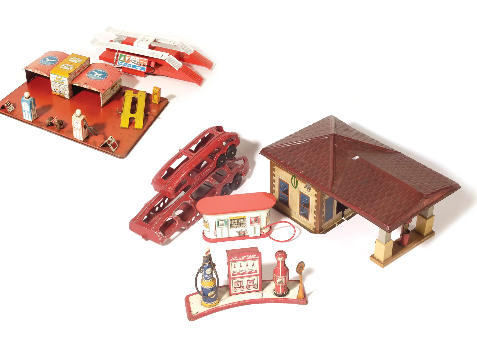 TOY SERVICE STATIONS AND CAR HOIST | The Ponder Collection | RM Sotheby's