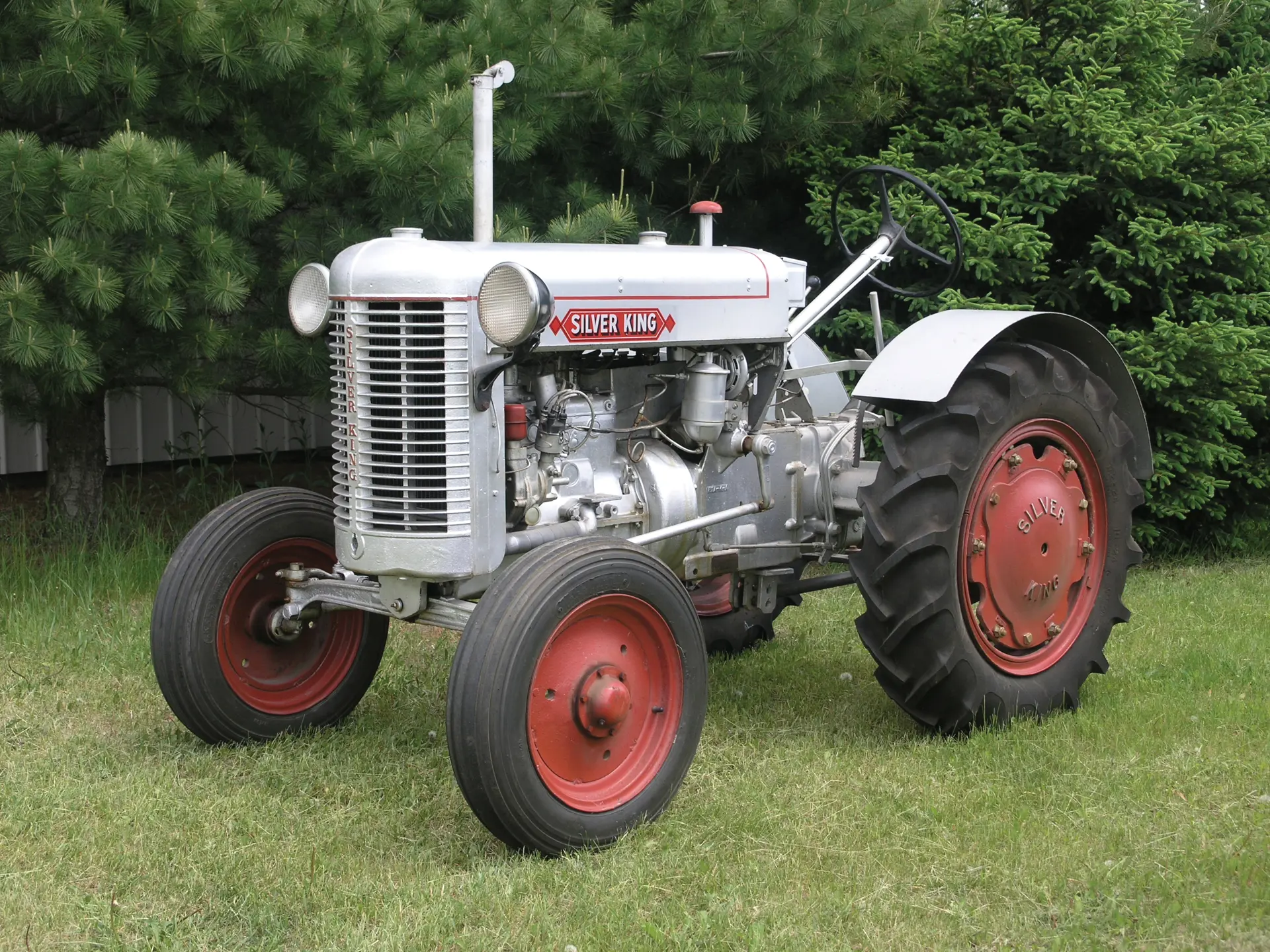 1940 Silver King Tractor | Private Collection of Tom & Marlene Stackhouse | RM Sotheby's