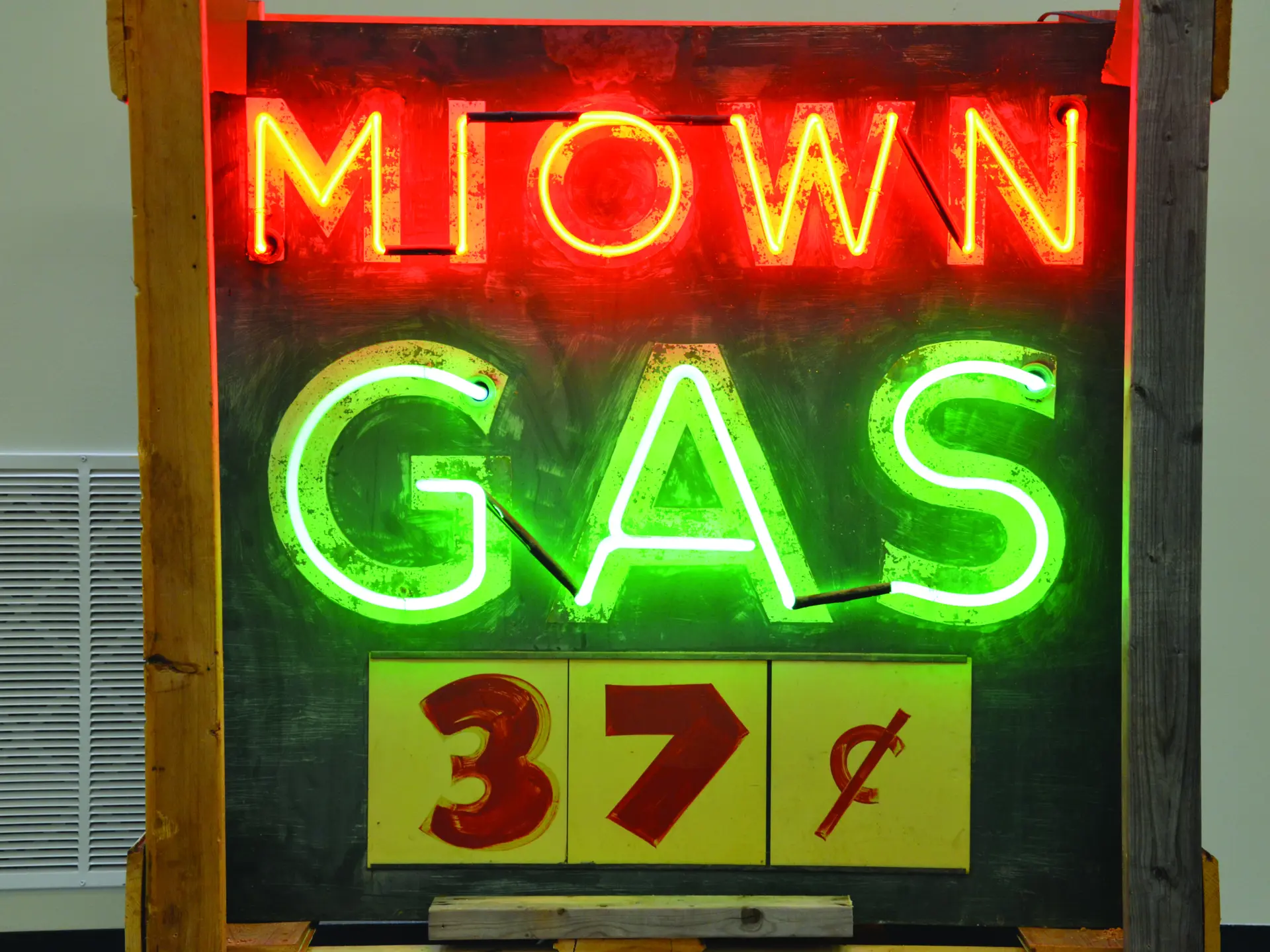 A double-sided, MIOWN GAS station neon sign | Auburn Fall 2016 | RM ...