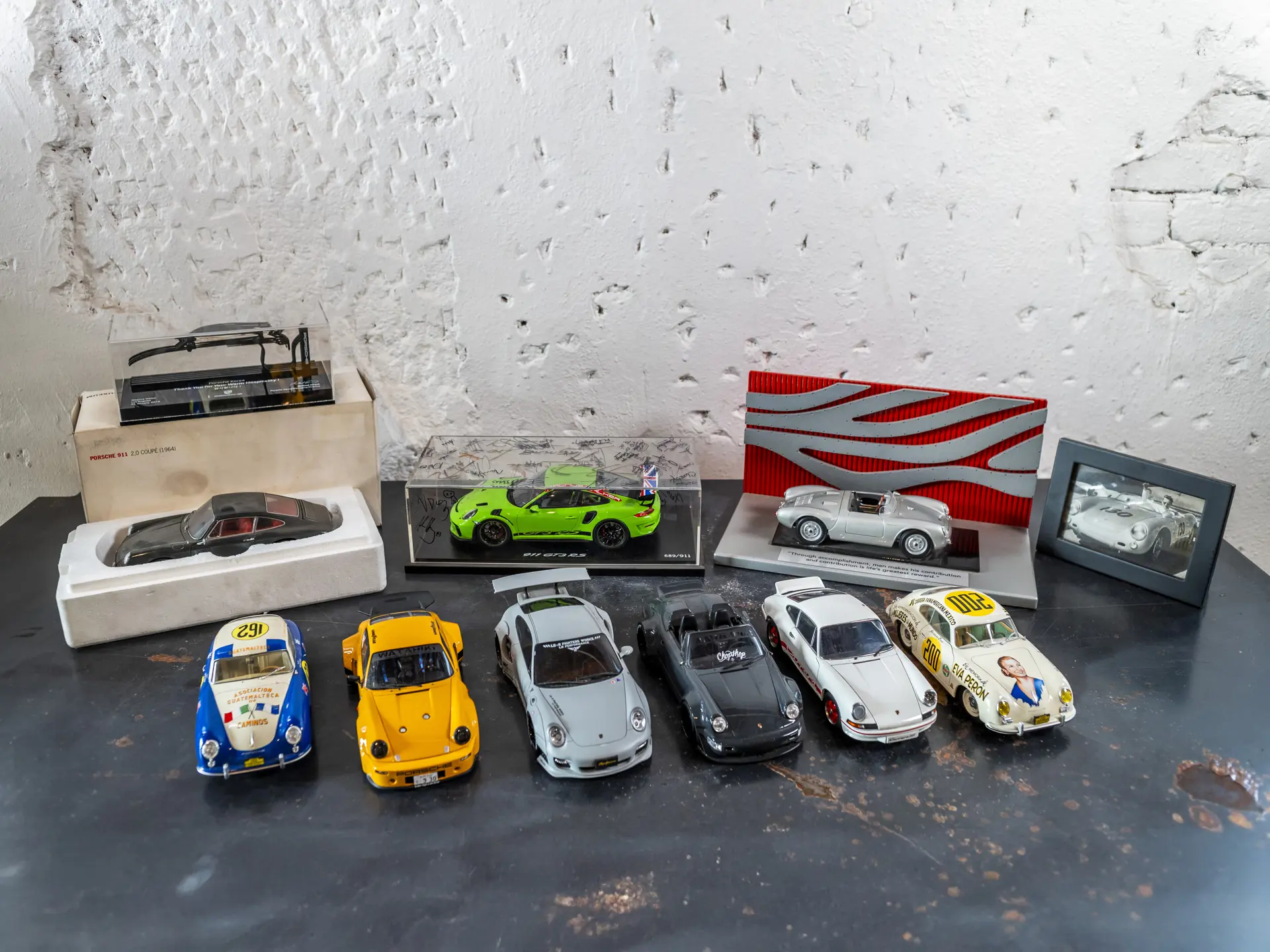 Porsche Models and Collectibles | Magnus Walker: The Outlaw Collection ...