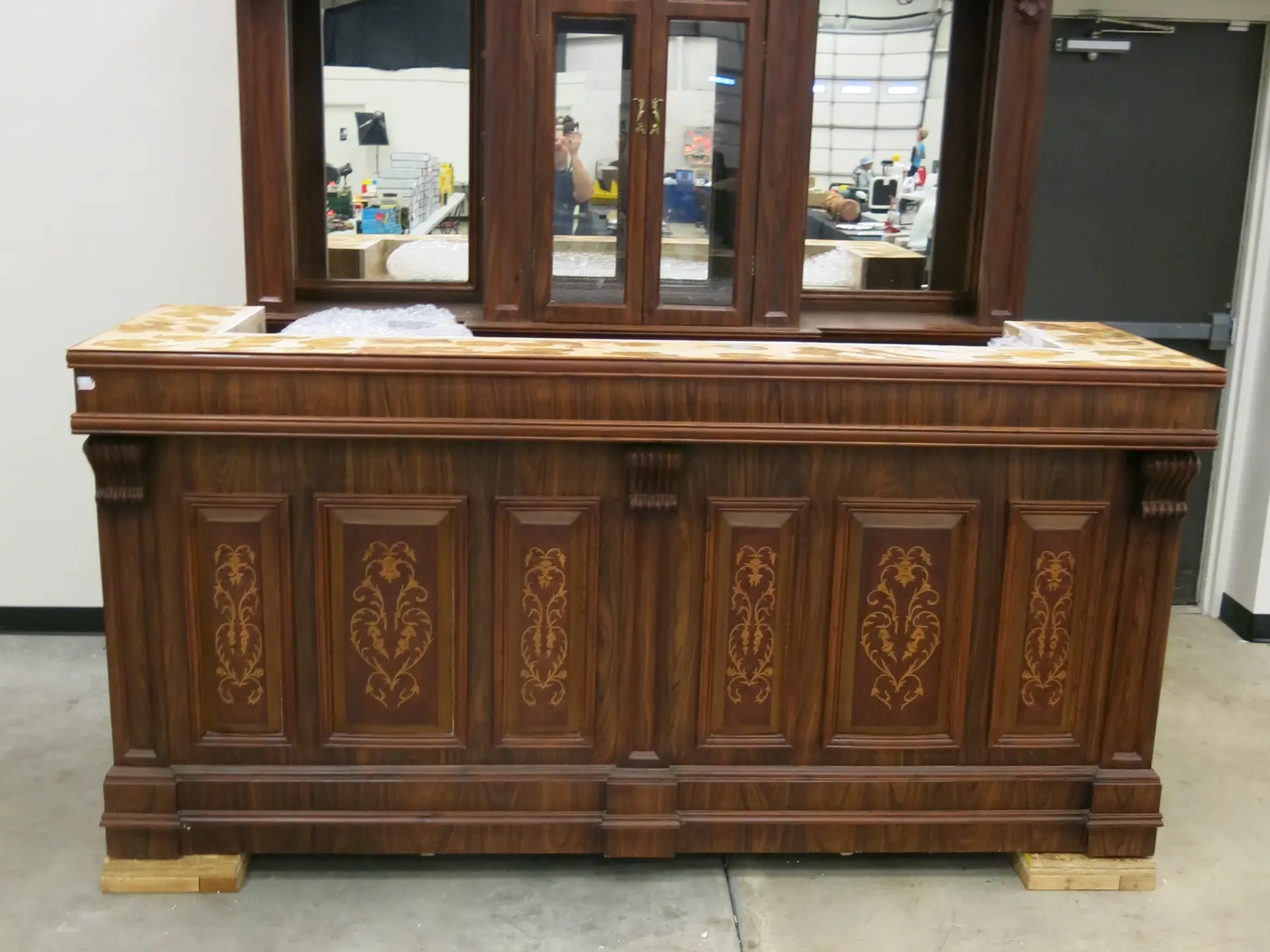 Two Piece Bar Set Wood Inlay | Auburn Spring 2014 | RM Sotheby's