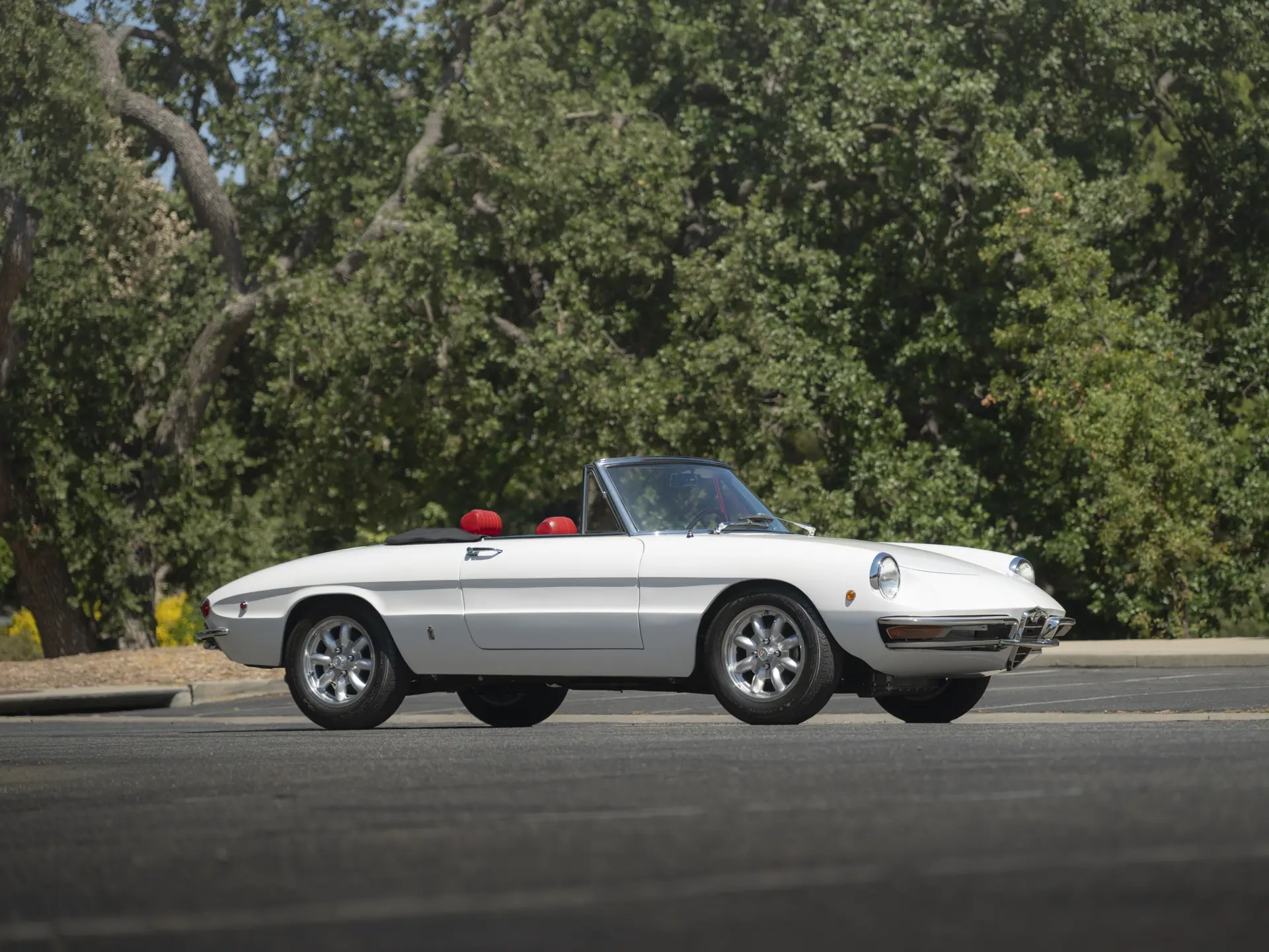 1969 Alfa Romeo 1750 Spider Veloce by Pininfarina | Monterey 2025 | RM ...