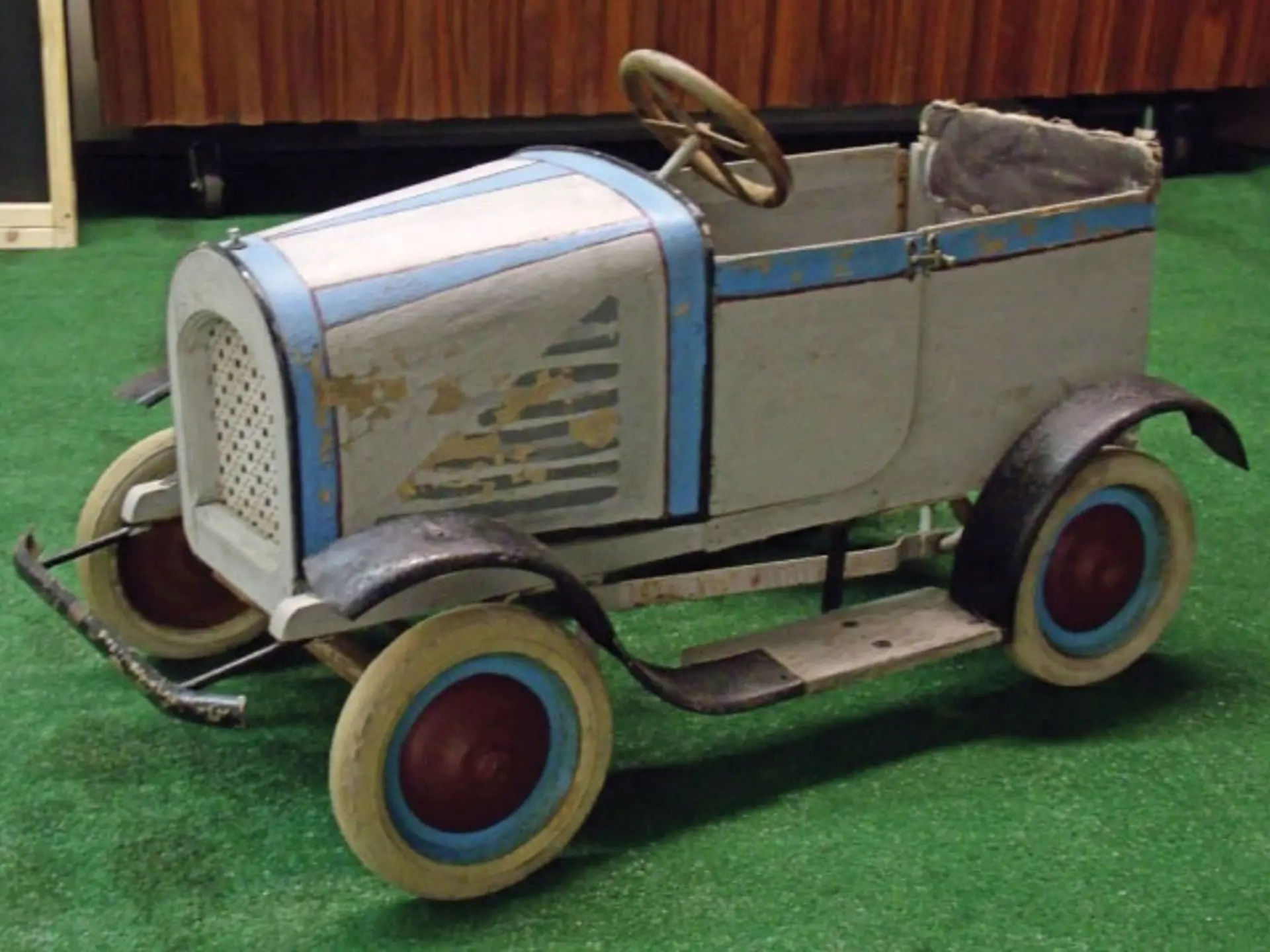 Antique Peddle car (42”x23”x24”) | Auburn Fall 2013 | RM Sotheby's