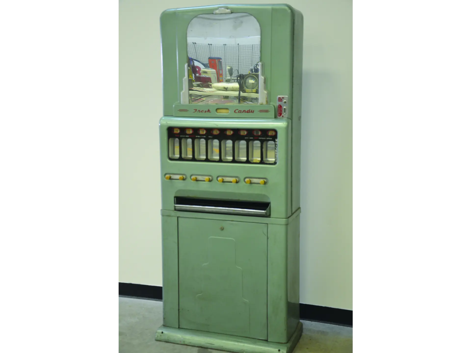 A Stoner candy vending machine. | Auburn Fall 2016 | RM Sotheby's