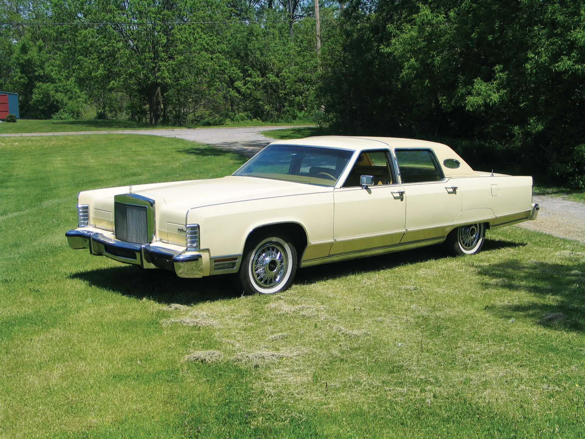 1977 Lincoln Continental Sedan | Private Collection of Tom & Marlene Stackhouse | RM Sotheby's