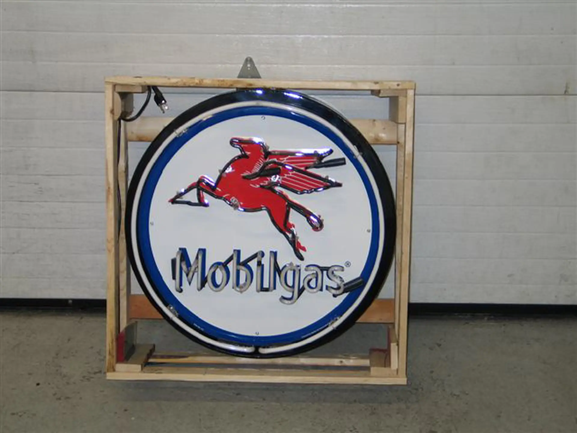 MOBIL Neon sign. | The Florida Collector Car Auction 2006 | RM Sotheby's