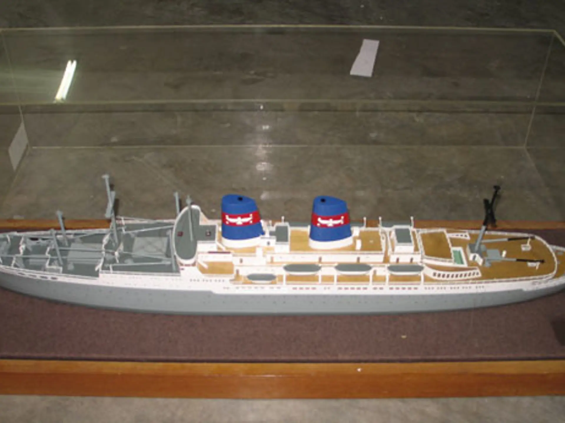 Wooden Ship - The President Wilson with display case | The Pate ...