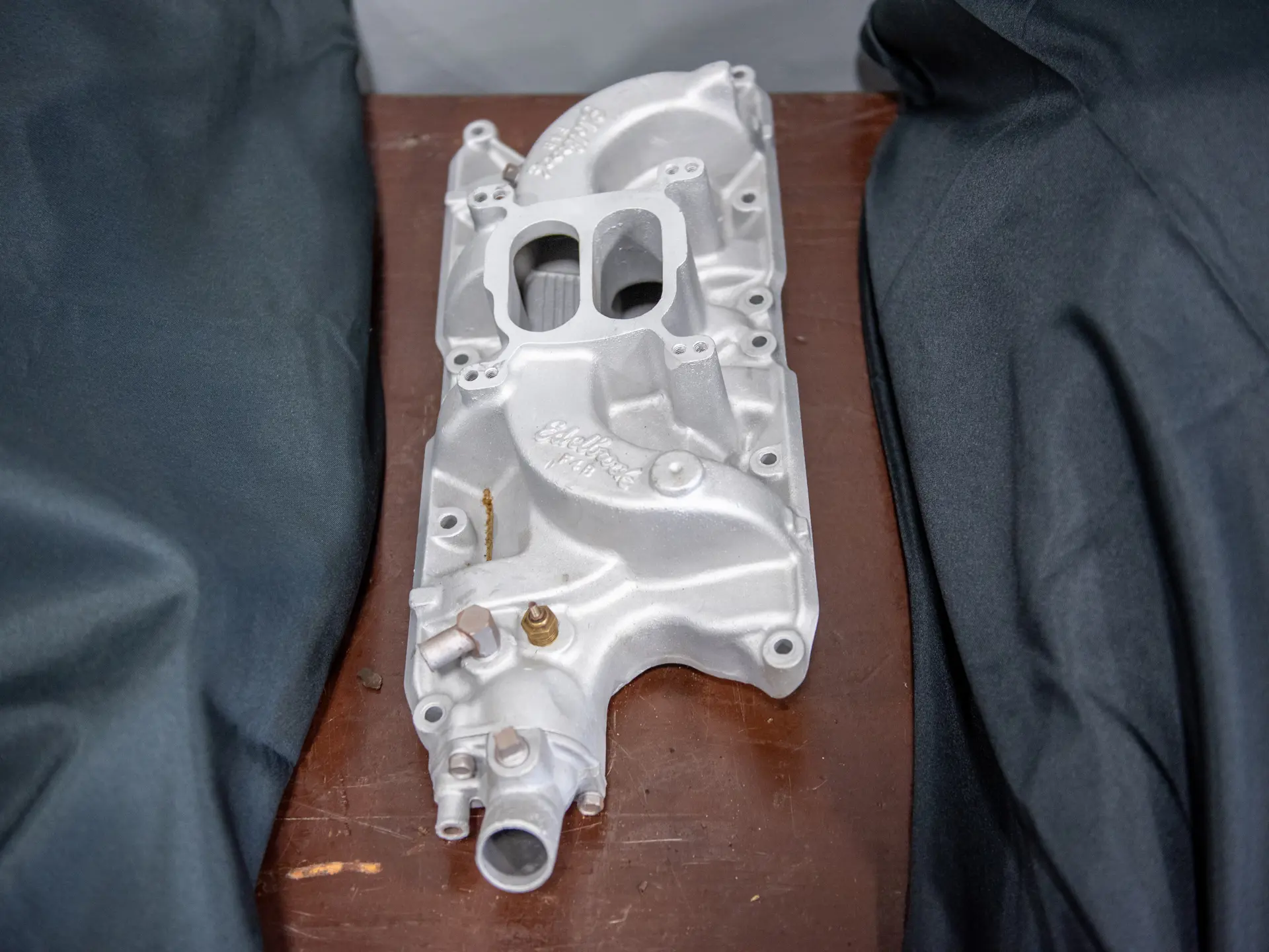 Edelbrock F4B Intake Manifold | Auburn Fall 2021 | RM Sotheby's
