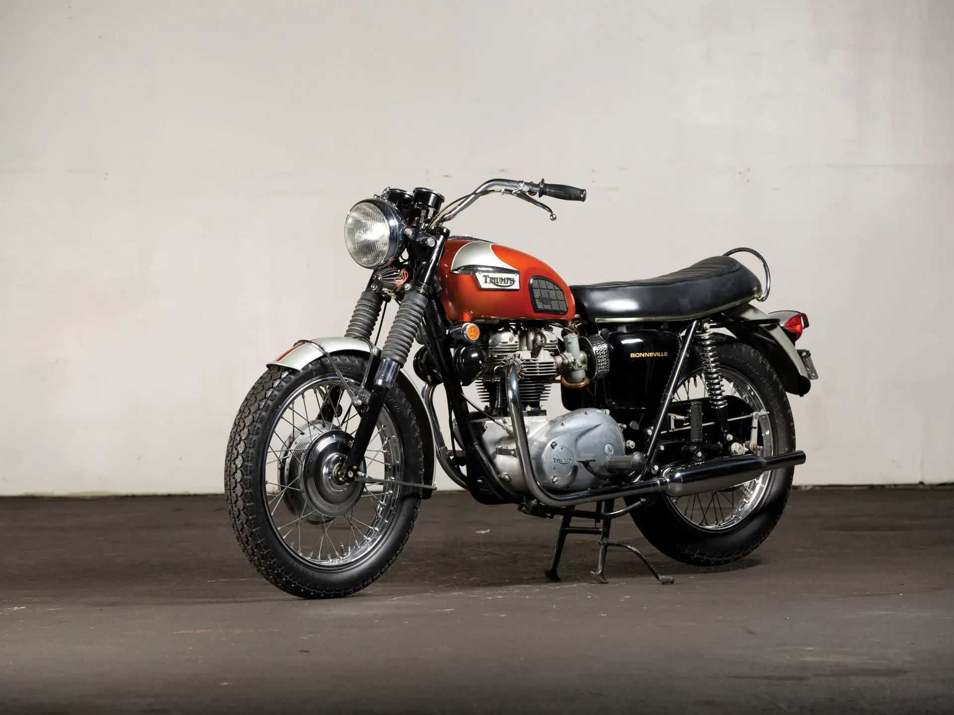 1969 Triumph Bonneville | Auburn Spring 2015 | RM Sotheby's