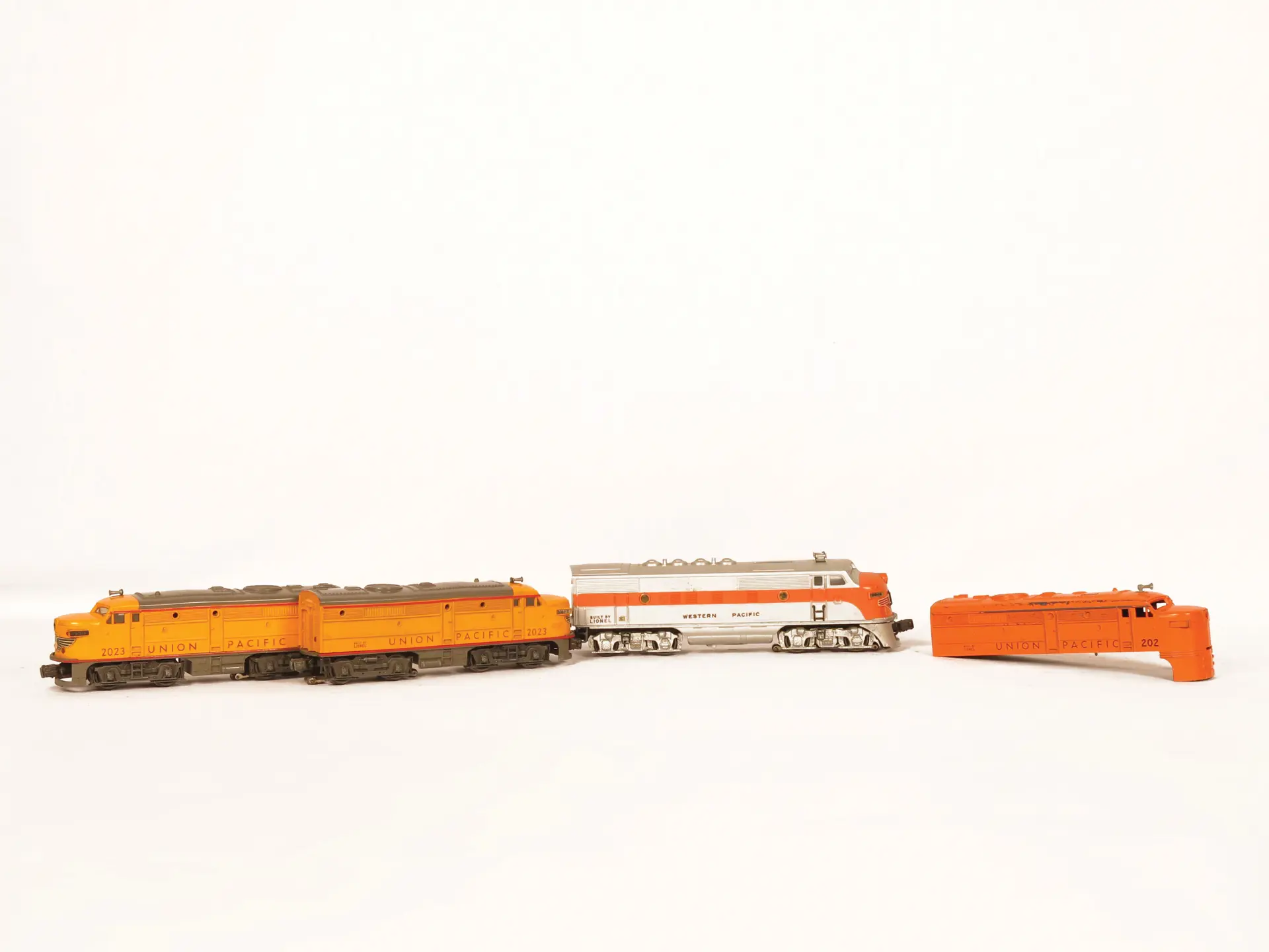 Lionel O Gauge Western Pacific F3 Diesel AA Unit with Two Union Pacific ...