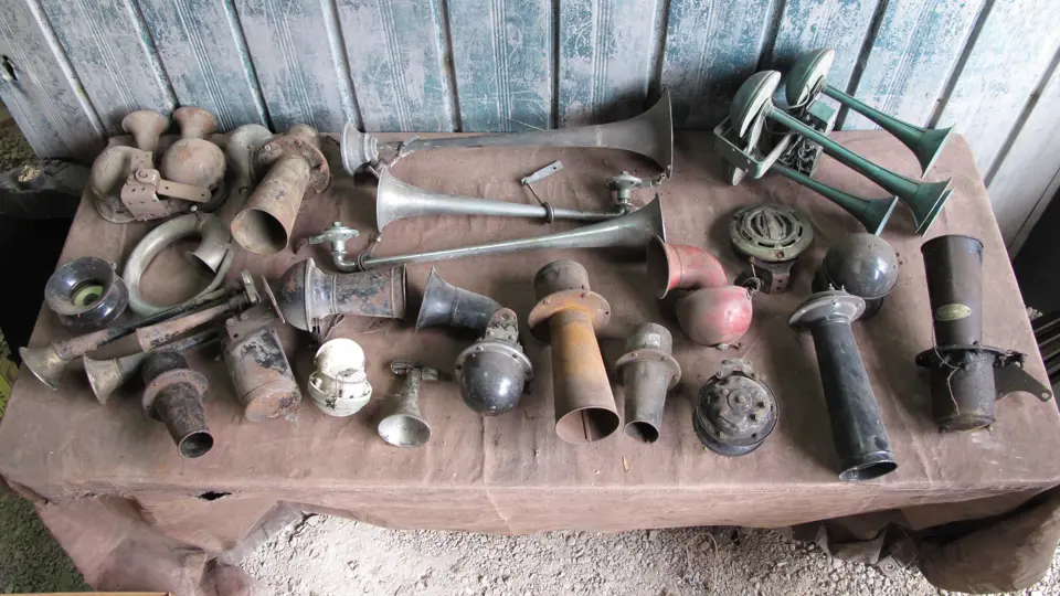 Car Horns | The Lee Roy Hartung Collection | RM Sotheby's