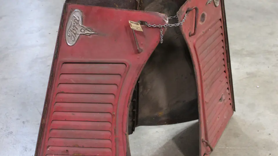 Ford V-8 Hood Panels | Auburn Fall 2020 | RM Sotheby's