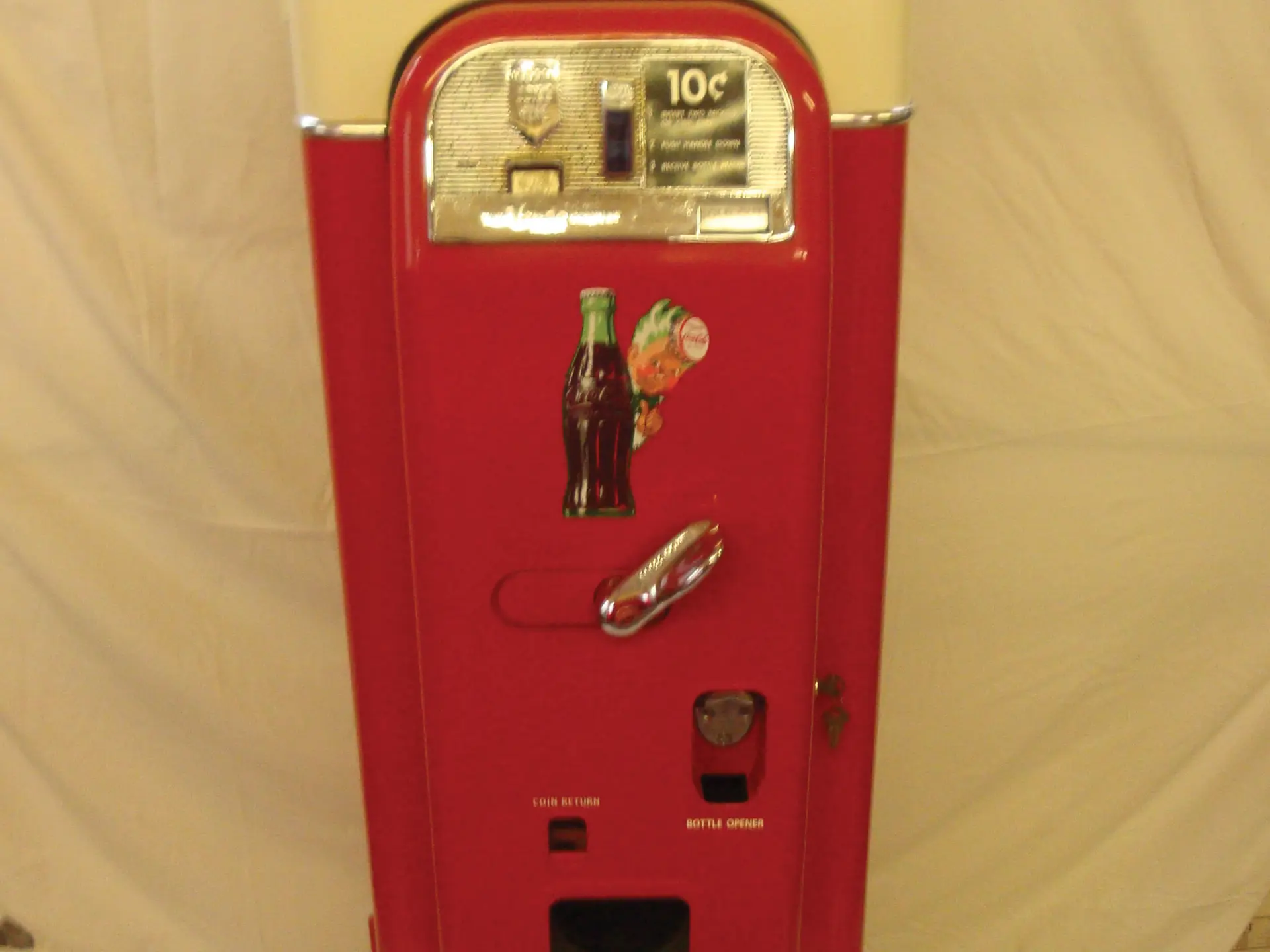 Vendo 44 Coca Cola machine | Fort Lauderdale 2014 | RM Sotheby's