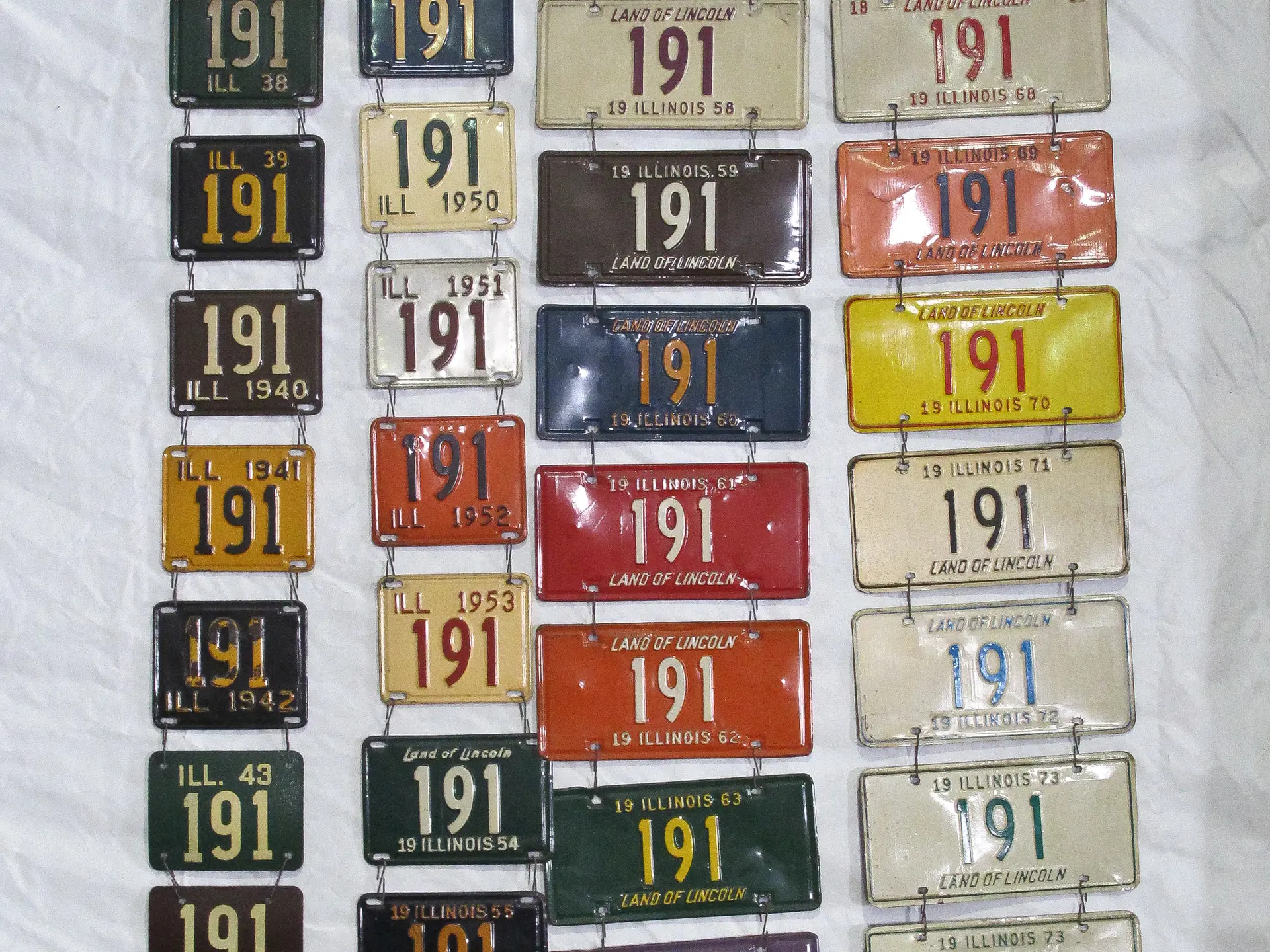 Lot of Illinois Three Digit License Plates - 191 | The Lee Roy Hartung ...