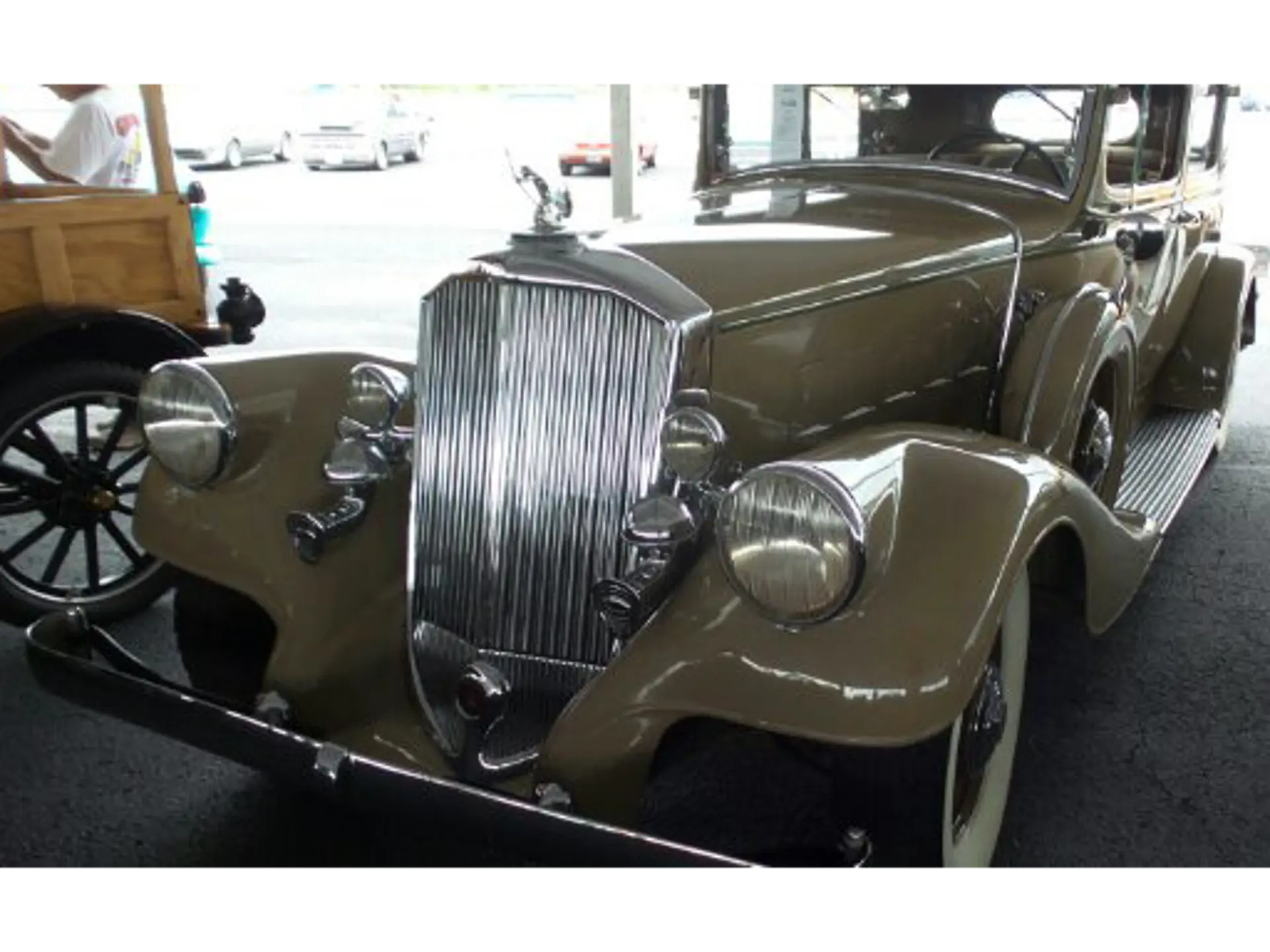 1933 Pierce-Arrow Model 836 Club Sedan | Auburn Fall 2016 | RM Sotheby's