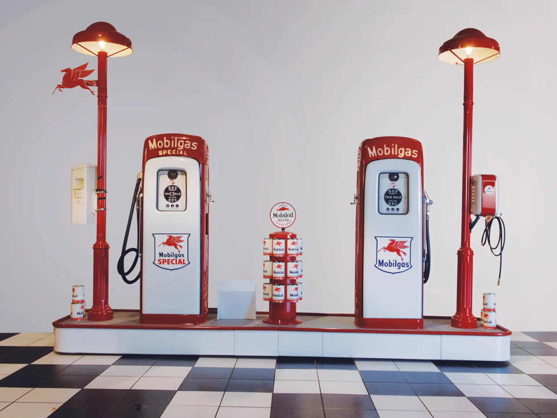 Mobiloil Service Station Display | The Wayne Davis Collection | RM ...