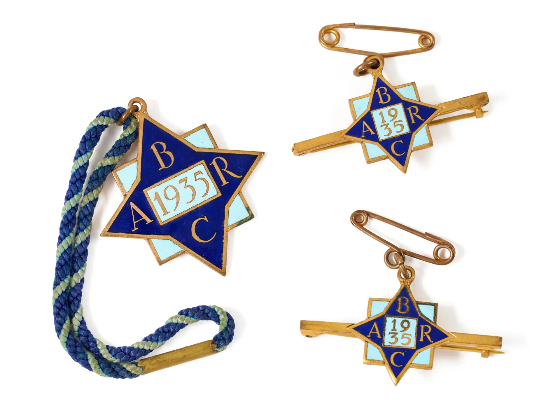 1935 Brooklands Member and Two Guest Badges (No. 777) | London 2024 ...