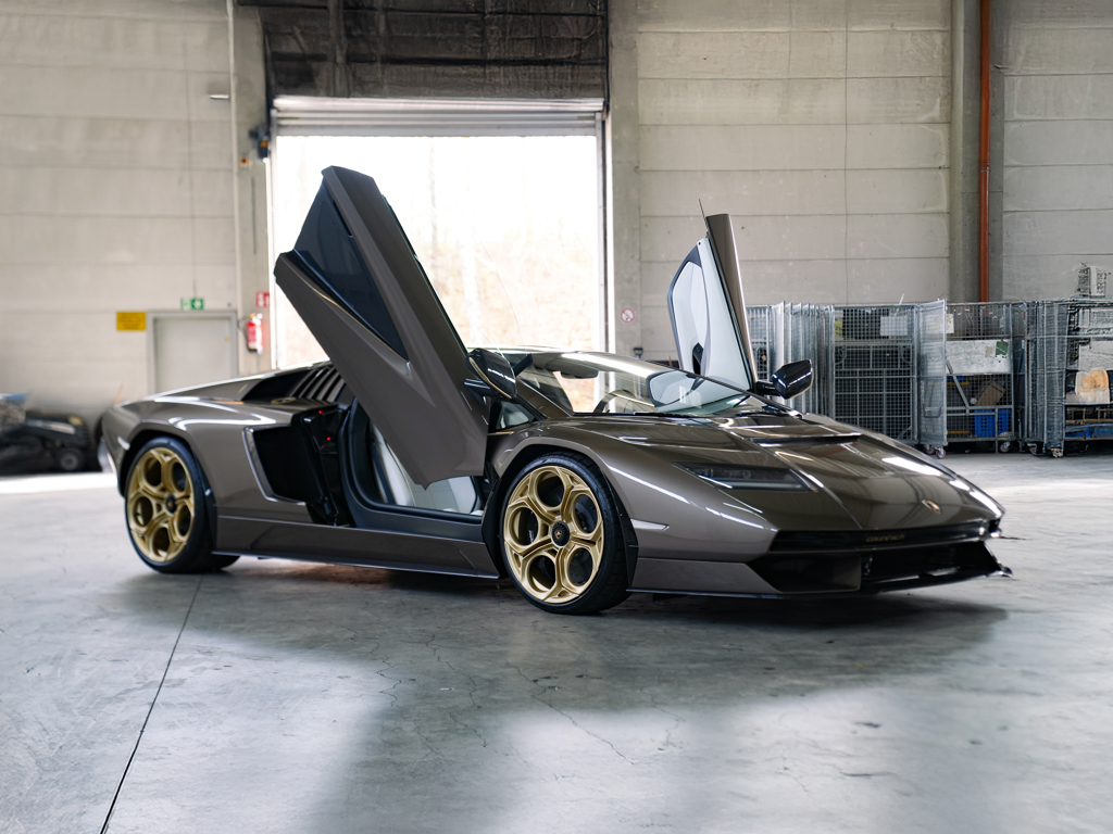 Price Guide: Lamborghini Countach LPI 800-4 [UPDATED 2025]