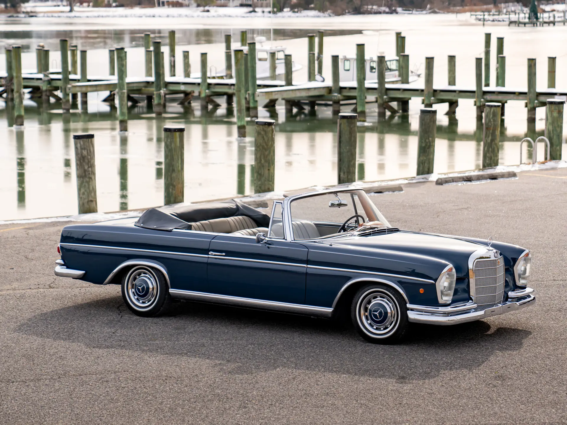 1963 Mercedes-Benz 300 SE Cabriolet | Miami 2025 | RM Sotheby's
