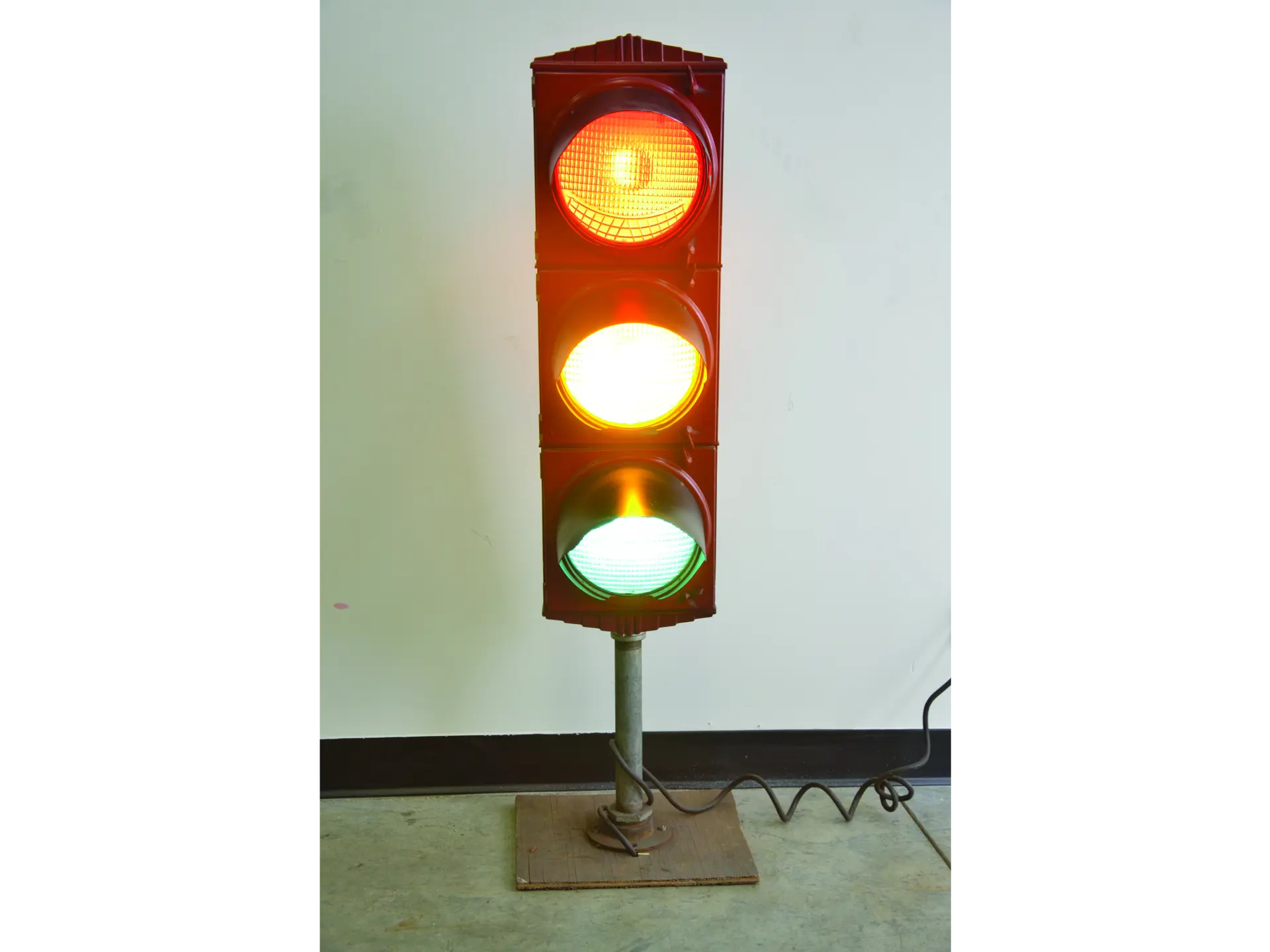 An illuminated stoplight, 47” height, on stand | Auburn Fall 2016 | RM Sotheby's