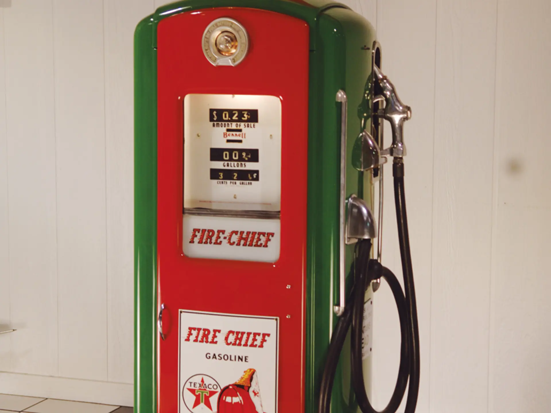 Bennett Gas Pump | The Wayne Davis Collection | RM Sotheby's