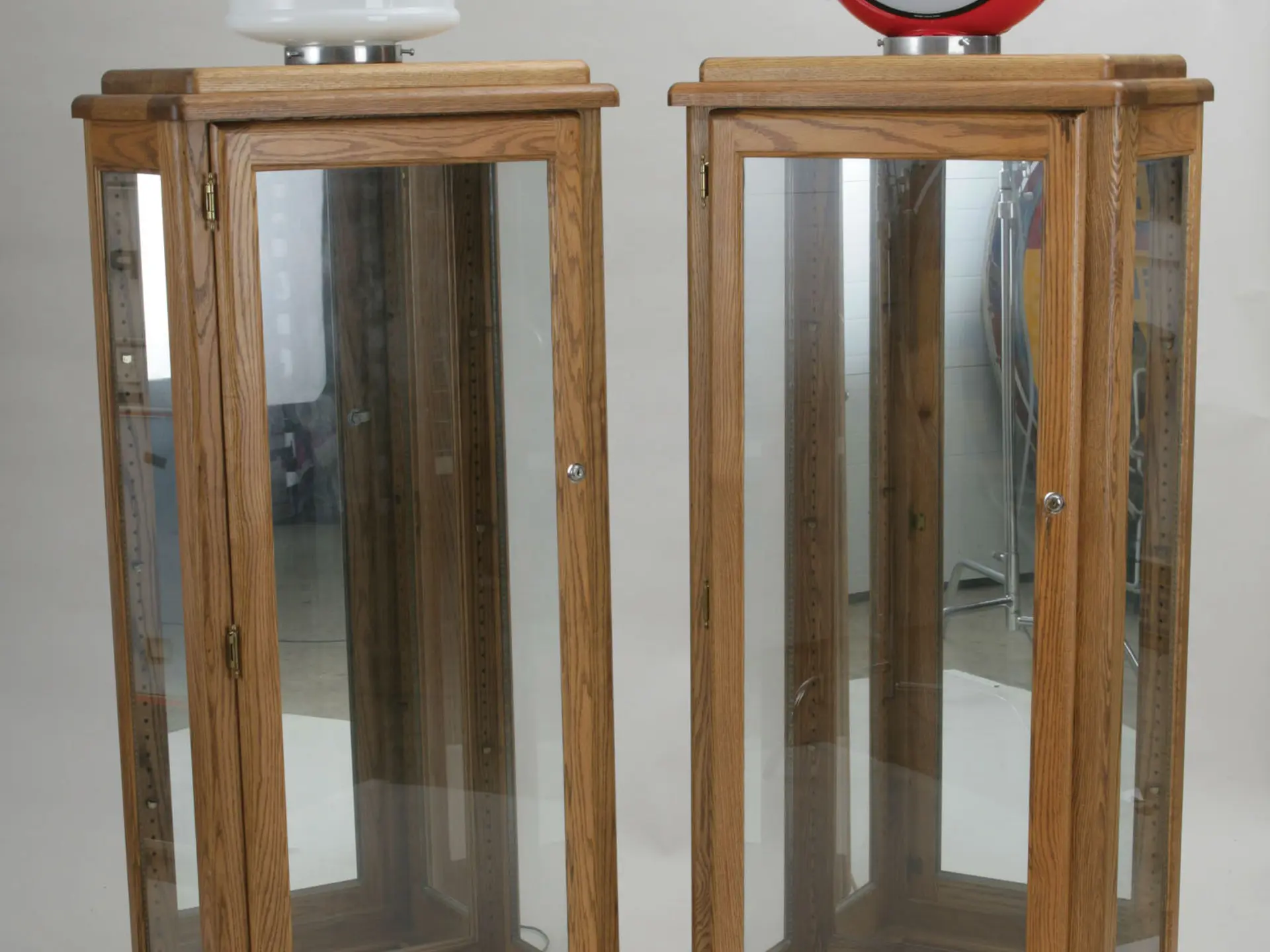 Display Cases | Classic Car Auction of Michigan 2008 | RM Sotheby's