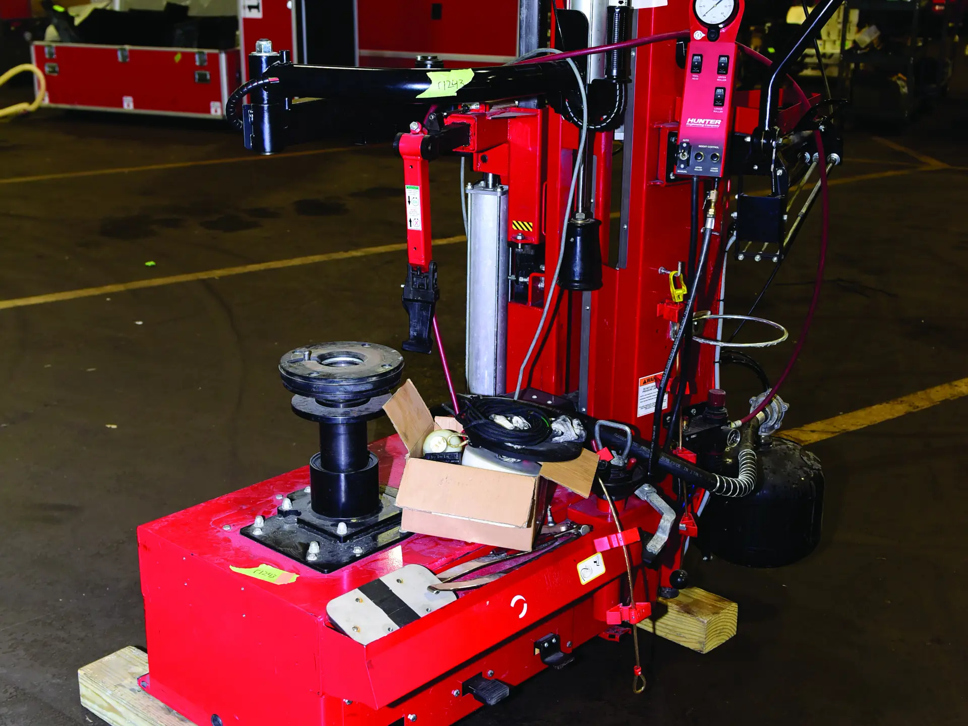 Hunter Engineering Auto34 Wheel Mounting Machine | Auburn Spring 2017 ...